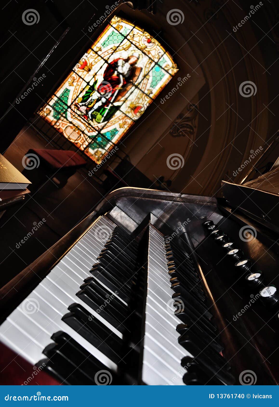 Un Vieux Clavier D'organe De Pipe Photo stock - Image du basse ...