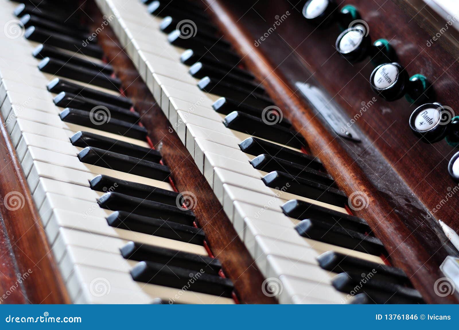 Un Vieux Clavier D'organe De Pipe Photo stock - Image du basse, grand ...