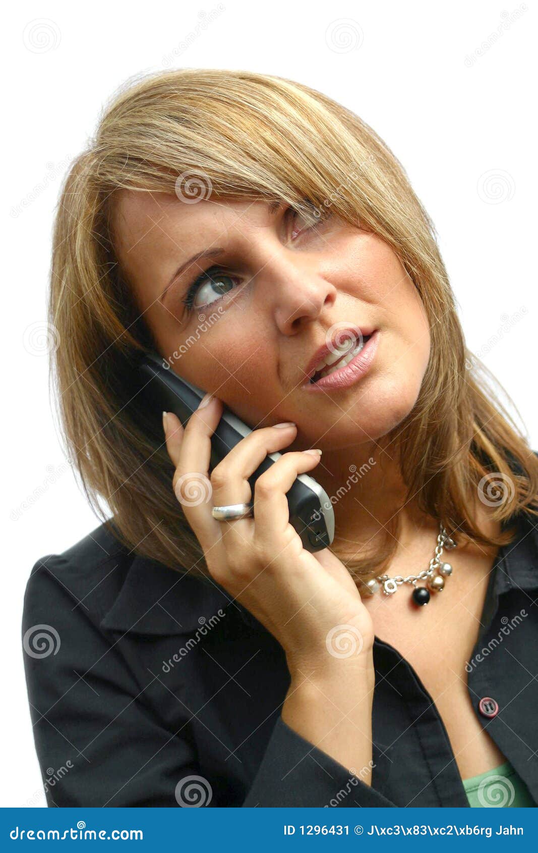 Una Bella Donna Con Il Telefono Immagine Stock - Immagine di sorriso ...