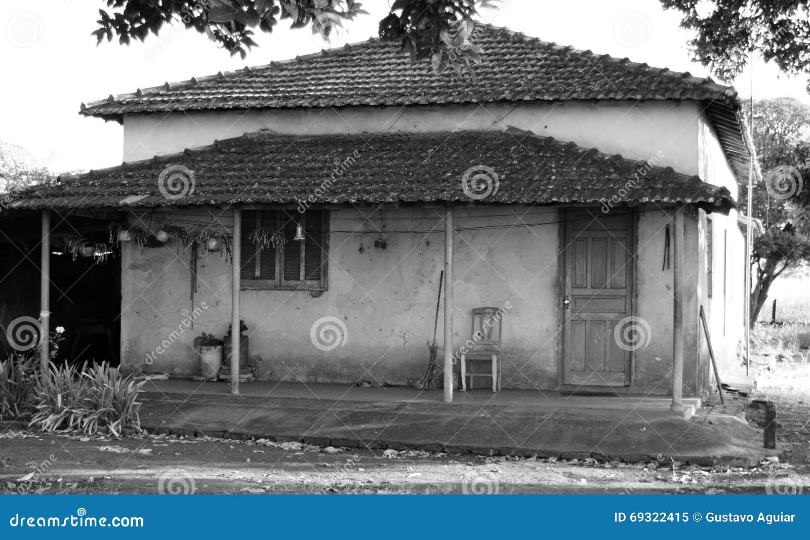 Una Casa Humilde Stock Photos - Royalty Free Images