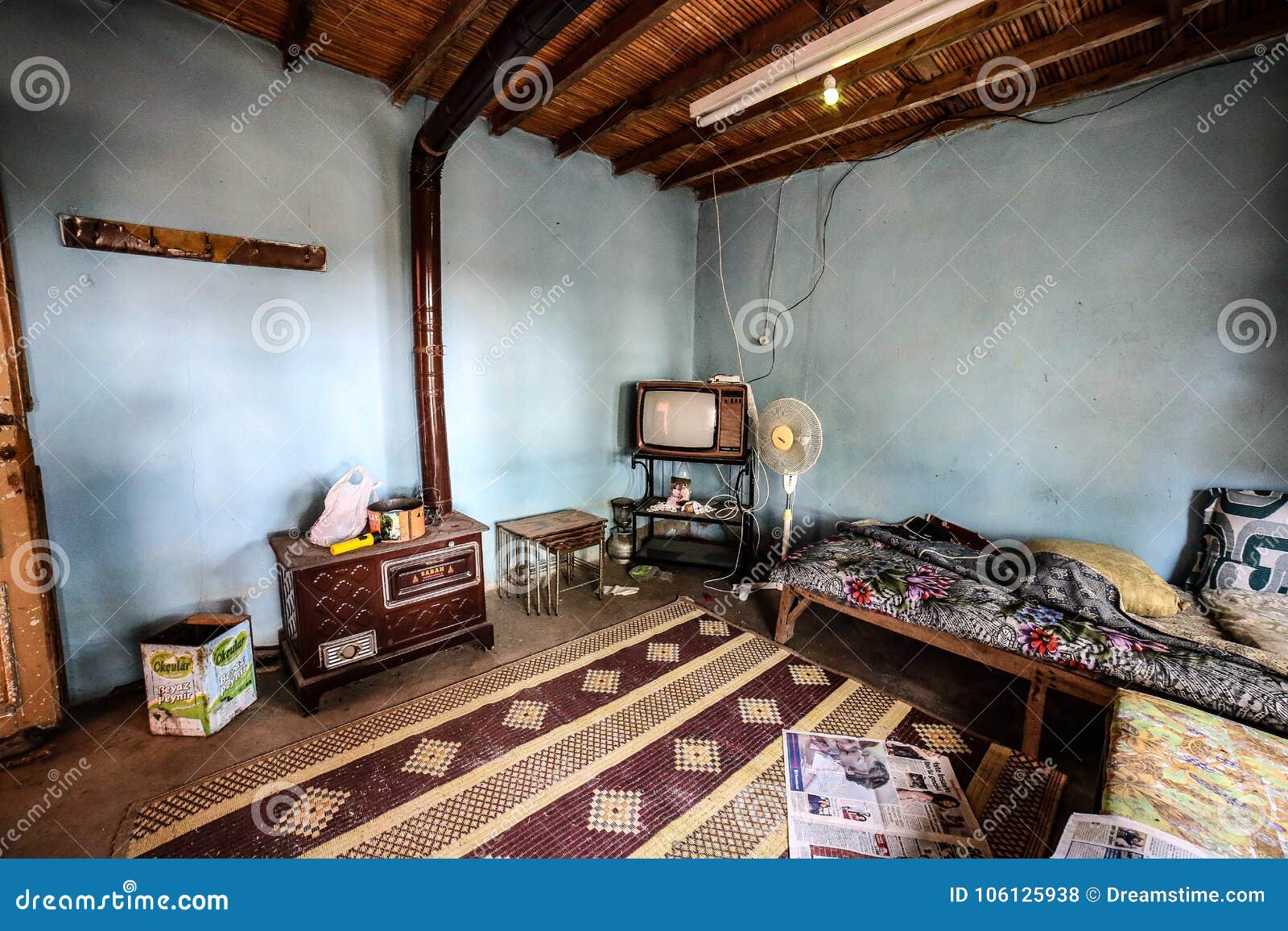 Una Casa Inusitada Del Pueblo Foto de archivo editorial - Imagen de ...