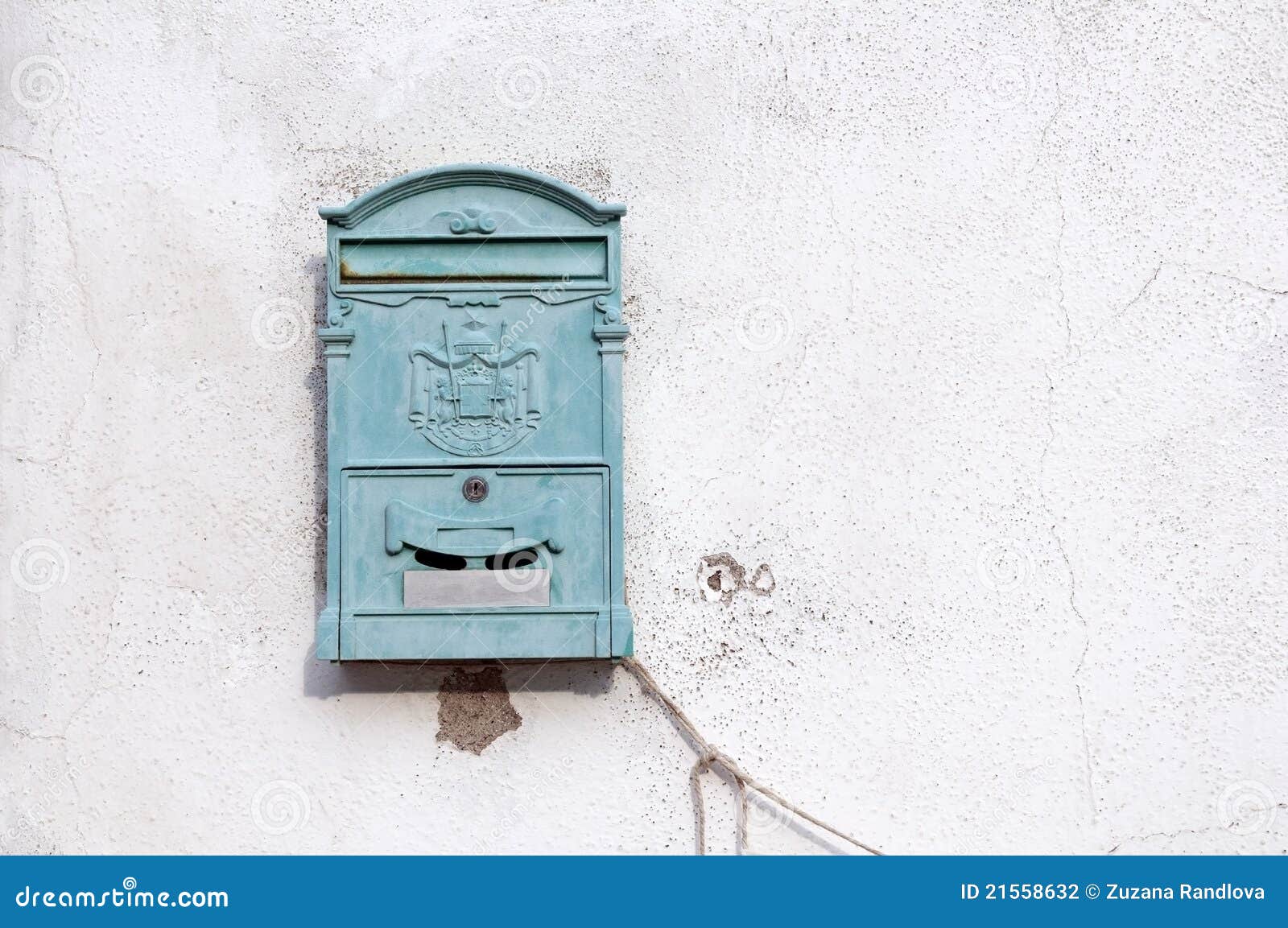 Una cassetta postale fotografia stock. Immagine di carta - 21558632