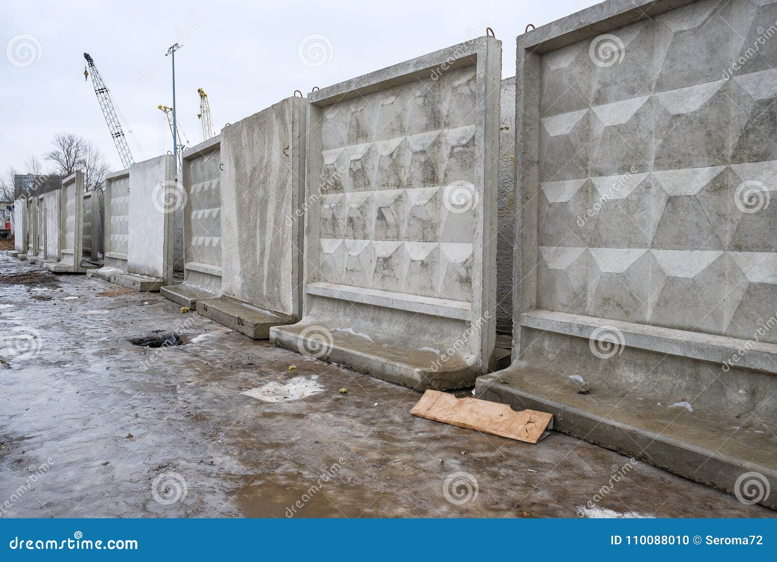 Una Cerca Hecha De Bloques De Cemento Foto de archivo - Imagen de ...