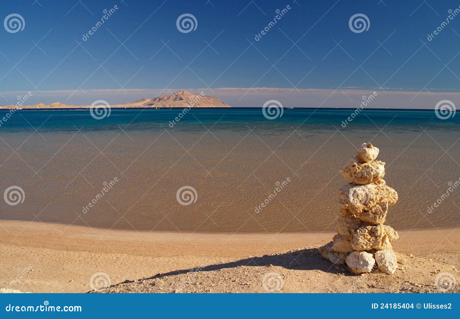 Una costa de la playa foto de archivo. Imagen de playa - 24185404