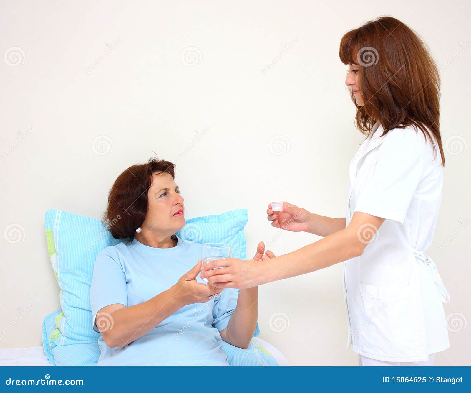 Una Enfermera Y Un Paciente Imagen de archivo - Imagen de diario ...