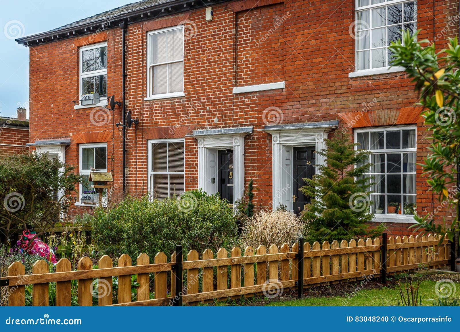 Una Fine Su Delle Case Inglesi Tipiche Fotografia Stock - Immagine di ...