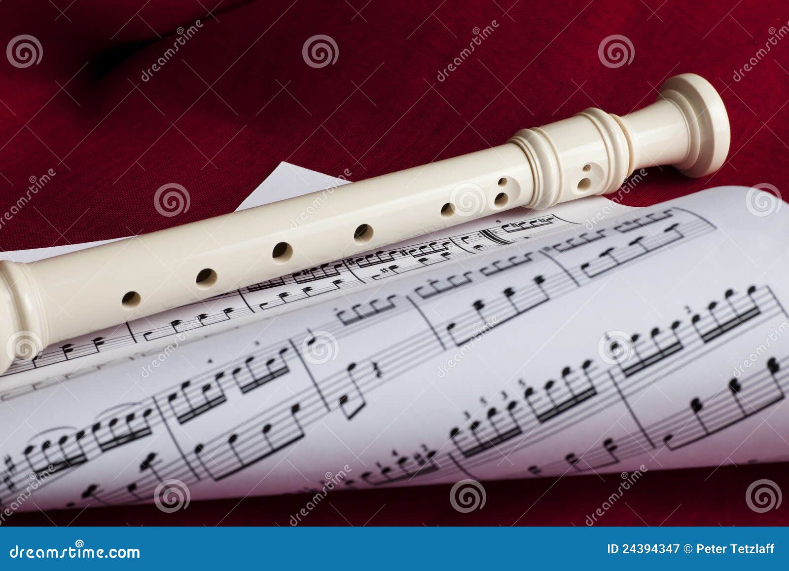 Una flauta imagen de archivo. Imagen de flauta, hoja - 24394347