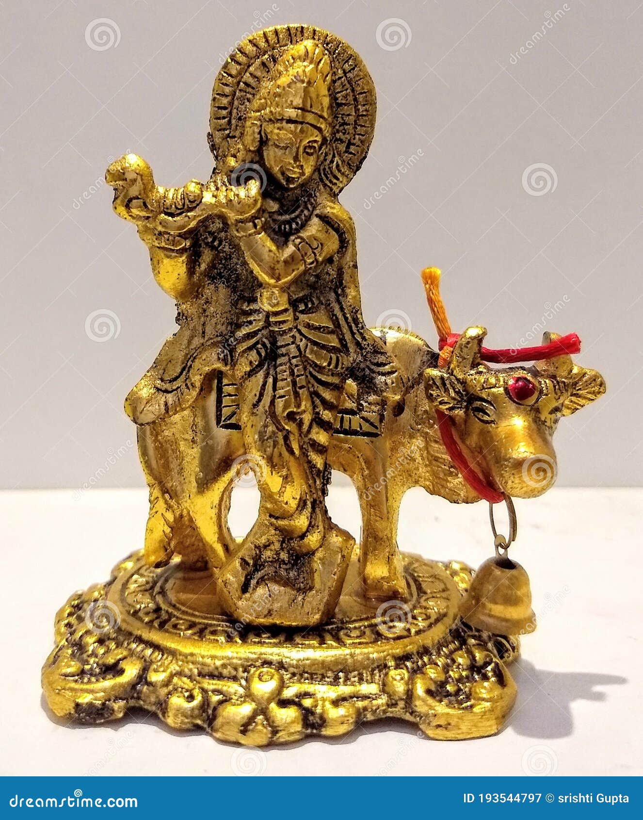 Una Hermosa Estatua De Lord Krishna Imagen de archivo - Imagen de ...