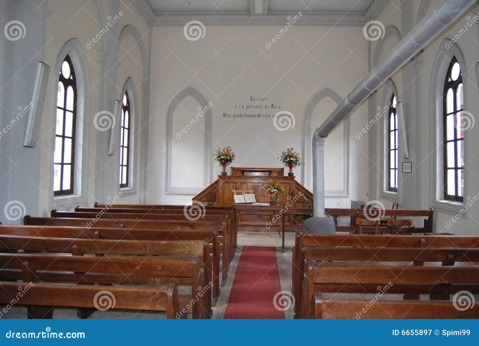 Una iglesia protestante imagen de archivo. Imagen de tranquilidad - 6655897
