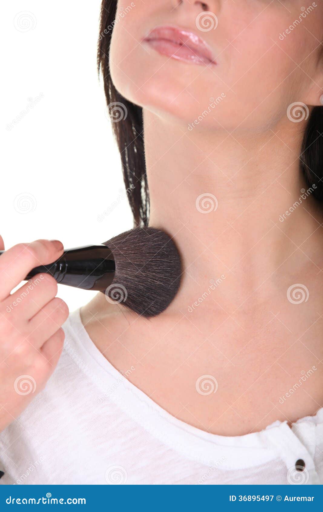 Una Mujer Que Aplica Colorete Imagen de archivo - Imagen de juventud ...