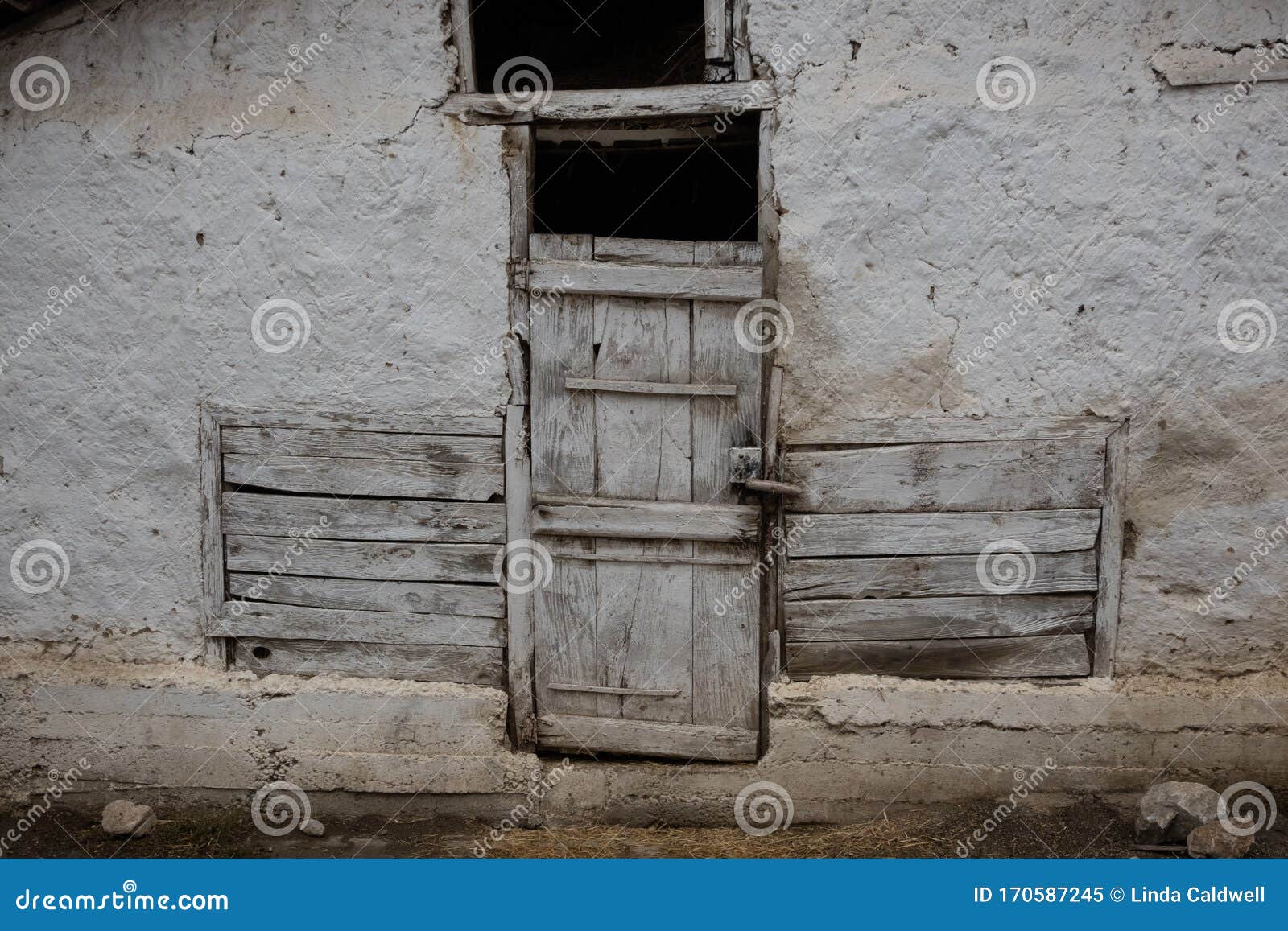 Una Porta Rustica Per Un Edificio Rustico Immagine Stock - Immagine di ...