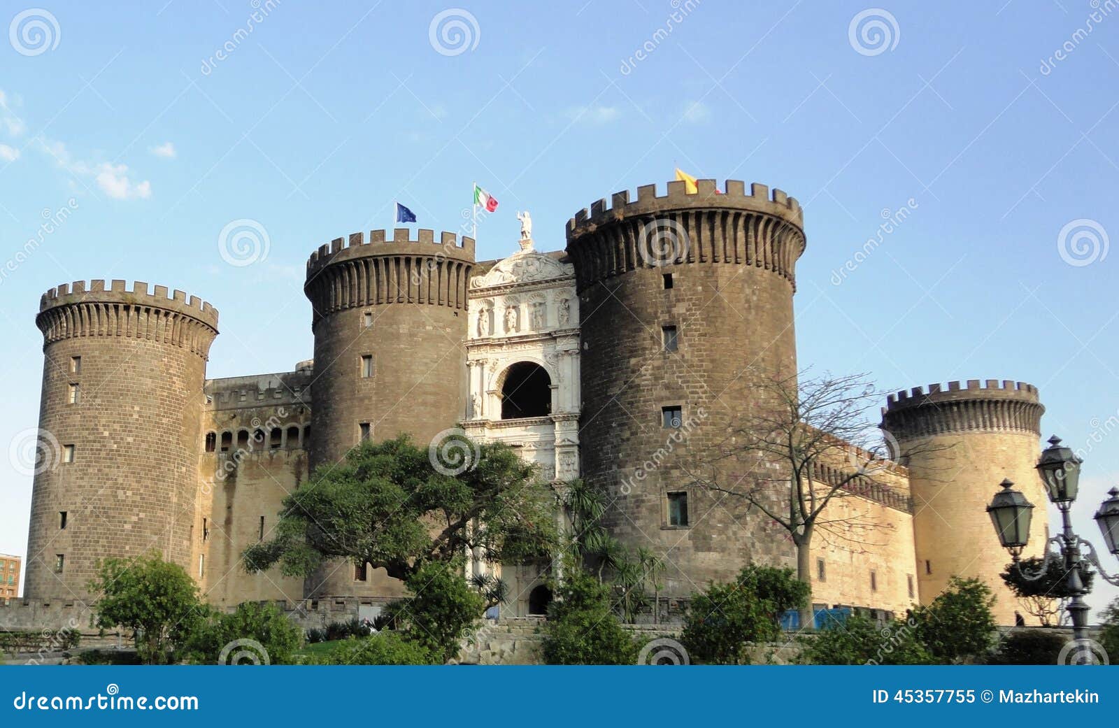 Una Prospettiva Diversa, Un Vecchio Castello in Italia Immagine Stock ...