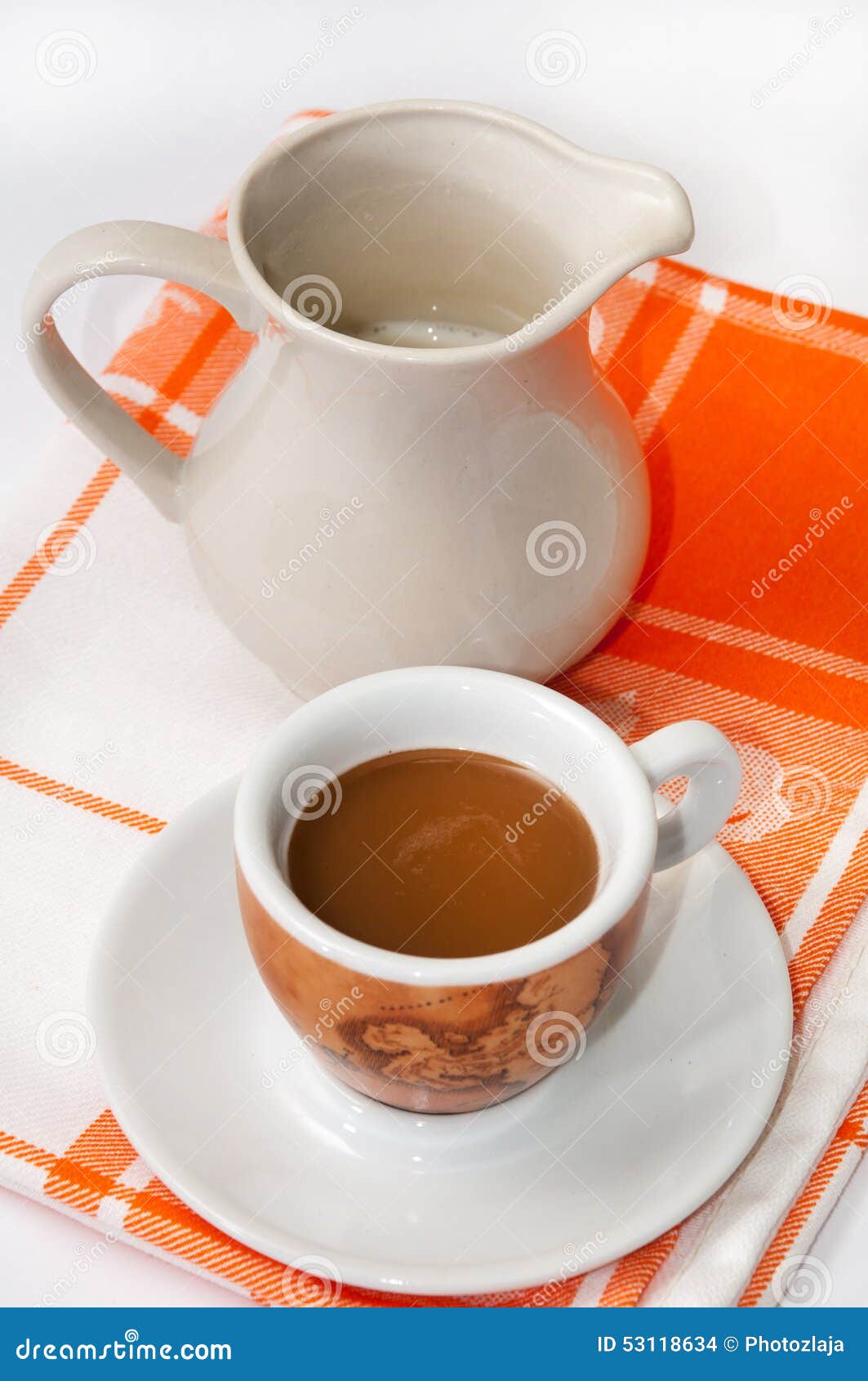Una Tazza Di Caffè E Un Latte Fotografia Stock - Immagine di cucina ...