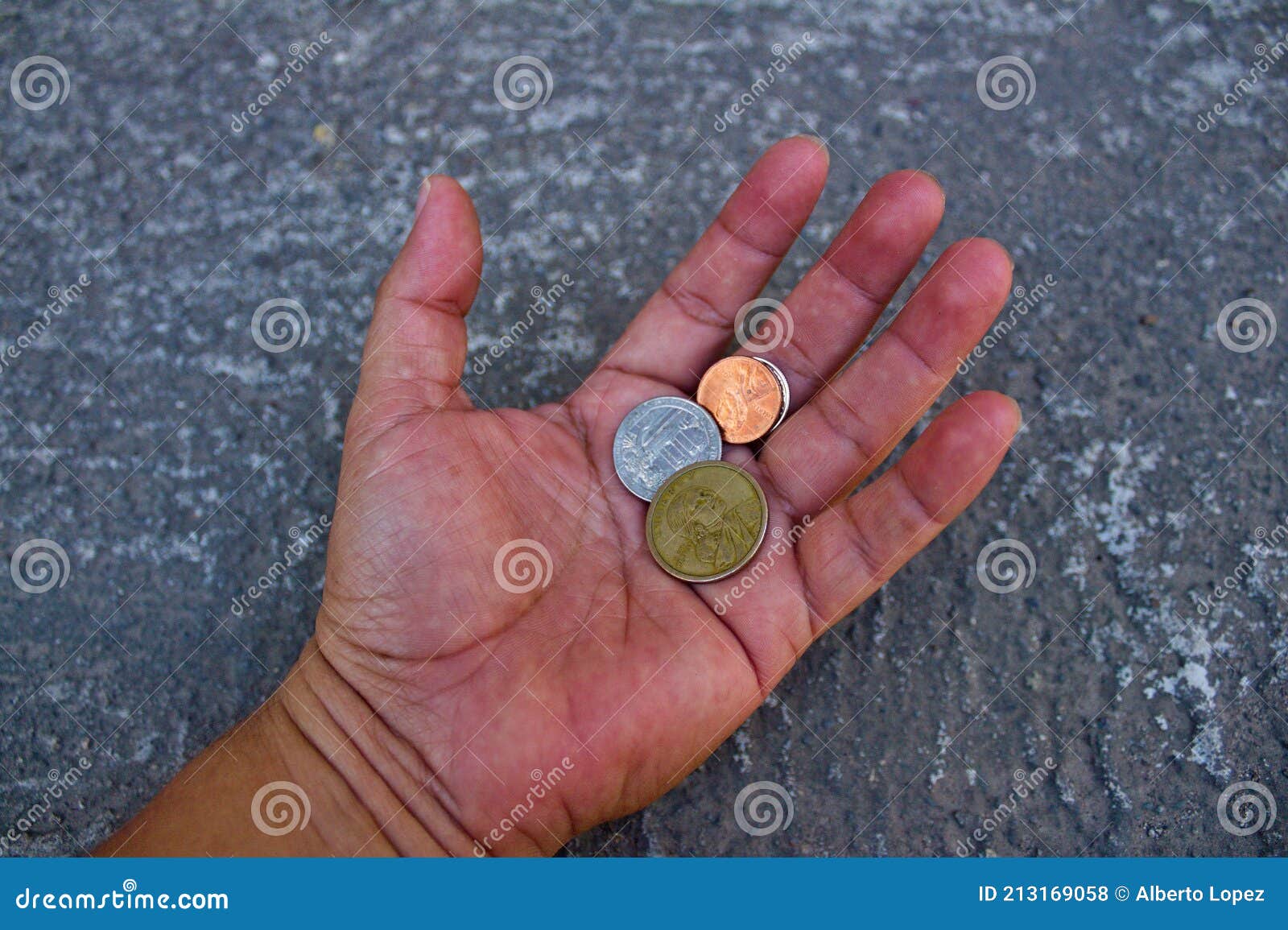 Unas Cuantas Monedas En Una Mano Foto de archivo - Imagen de manos ...