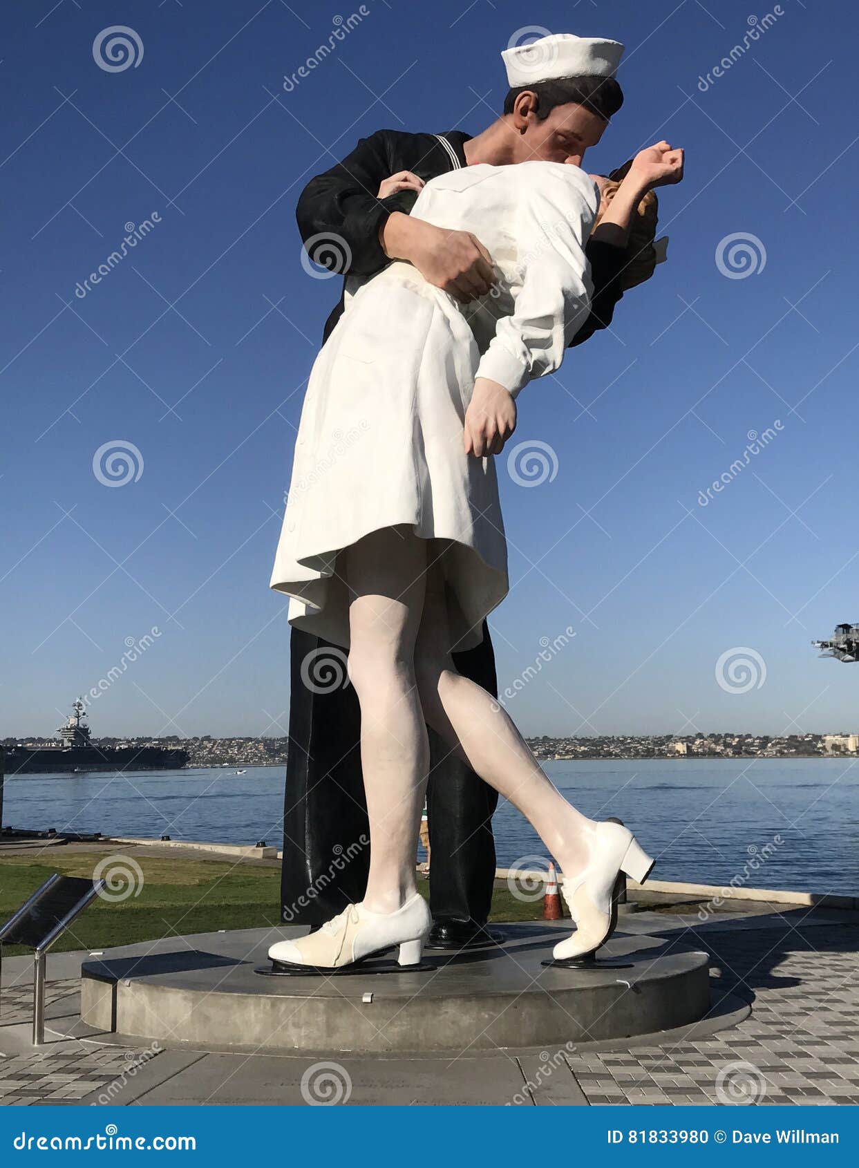 Unconditional Surrender Statue Editorial Image - Image of surrender ...