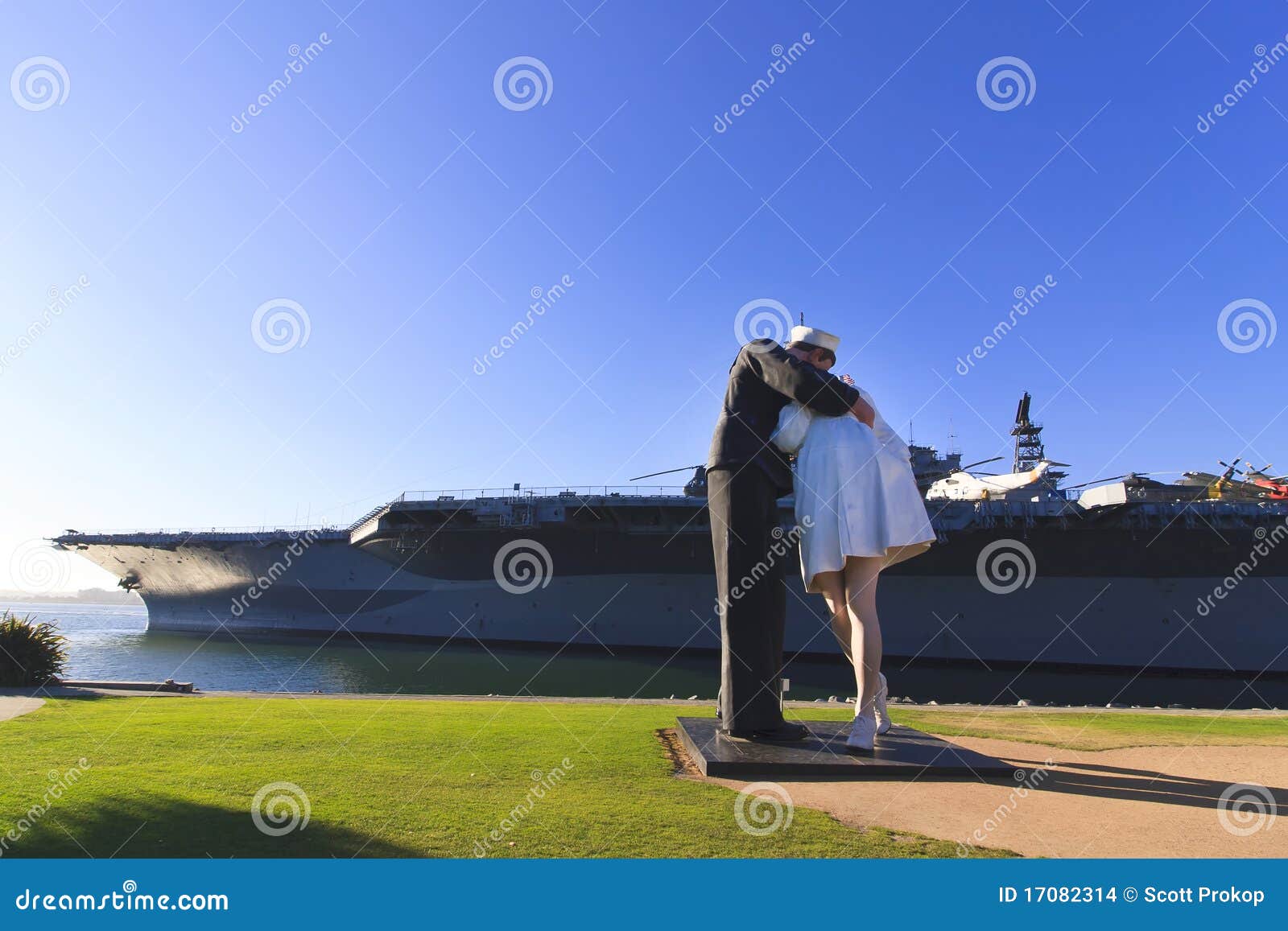 Unconditional Surrender Statue in San Diego Editorial Stock Image ...