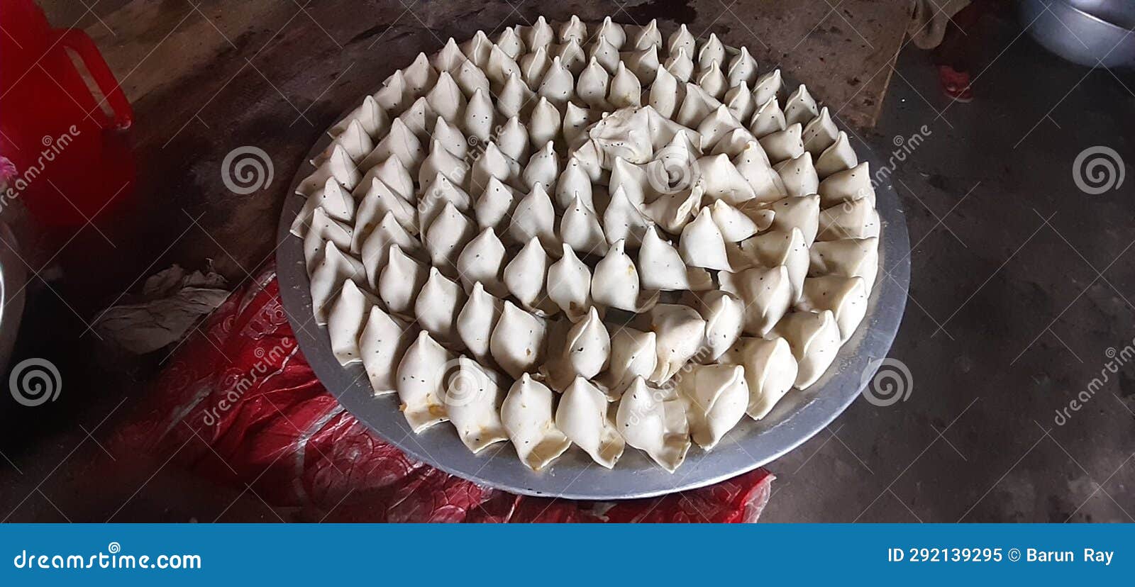 Uncooked or Raw Samosas in a Tray Stock Image - Image of indian ...