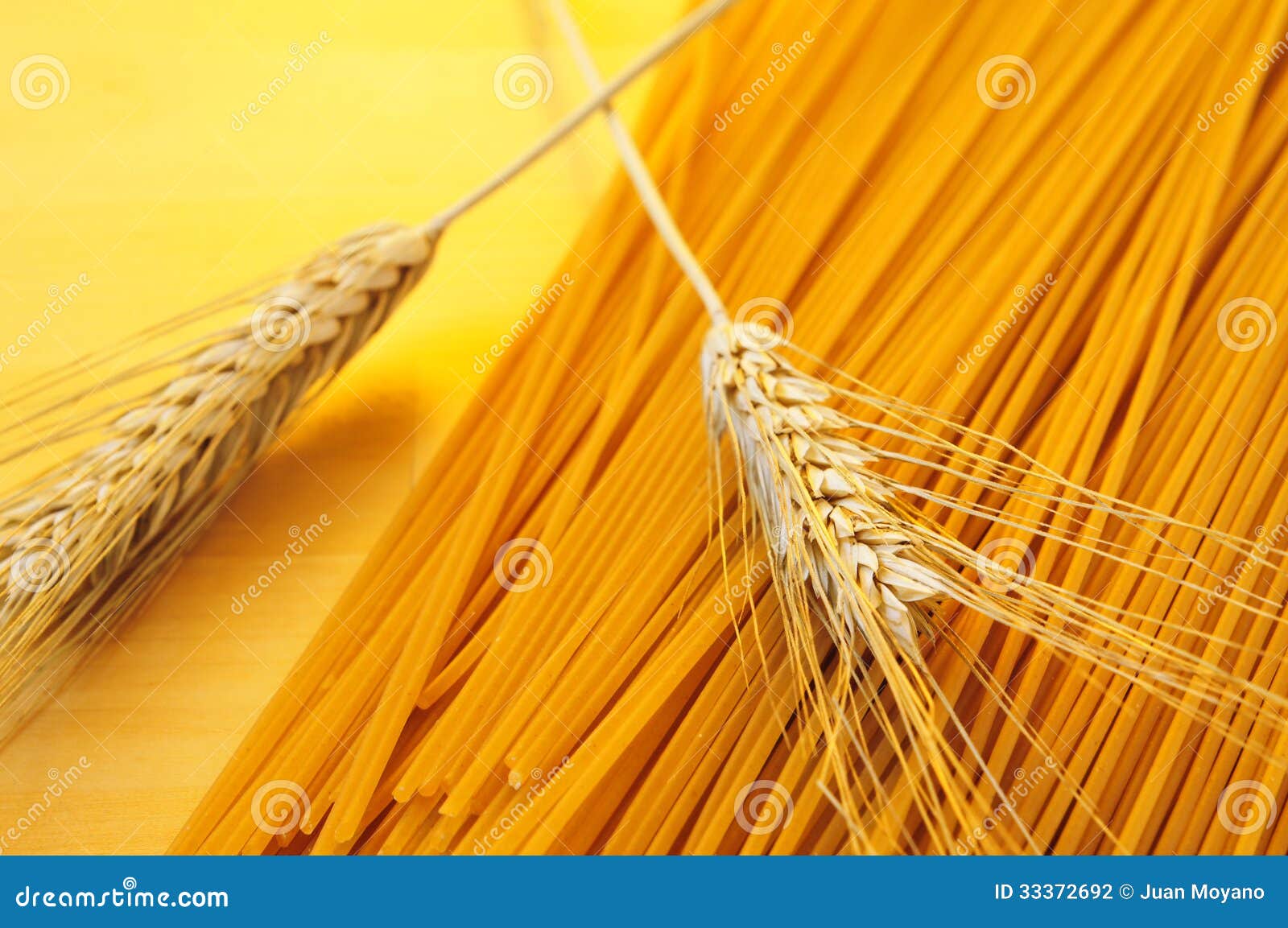 Uncooked spaghetti stock photo. Image of italy, ingredient - 33372692