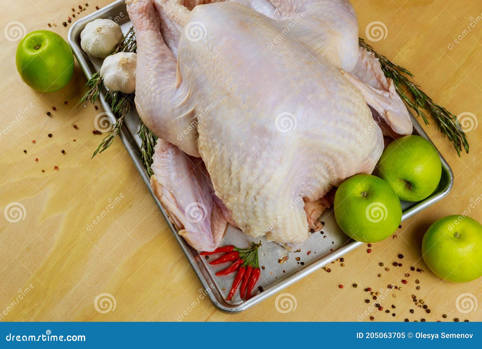 Uncooked Turkey in Baking Pan Ready for Cooking Stock Image - Image of ...