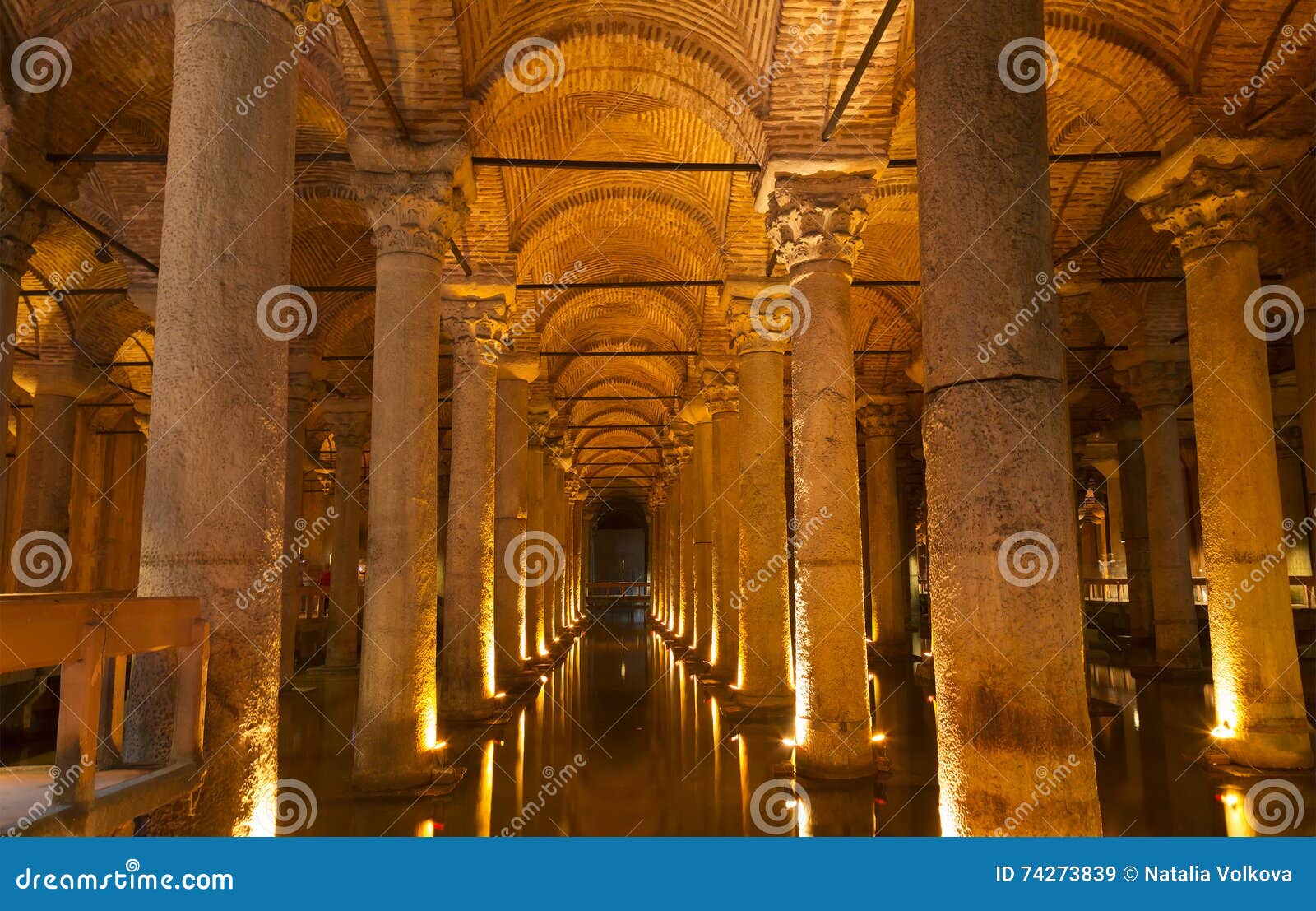 Underground Basilica Cistern, Istanbul Editorial Stock Image - Image of ...