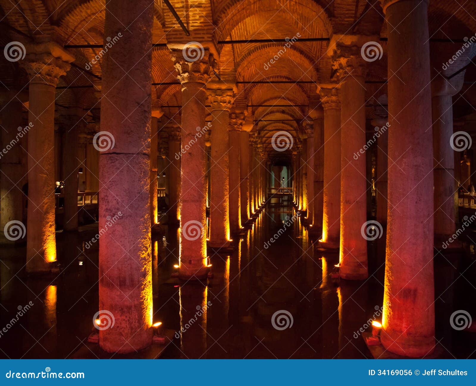 UNDERGROUND BASILICA CISTERN, ISTANBUL, TURKEY Stock Photo - Image of ...