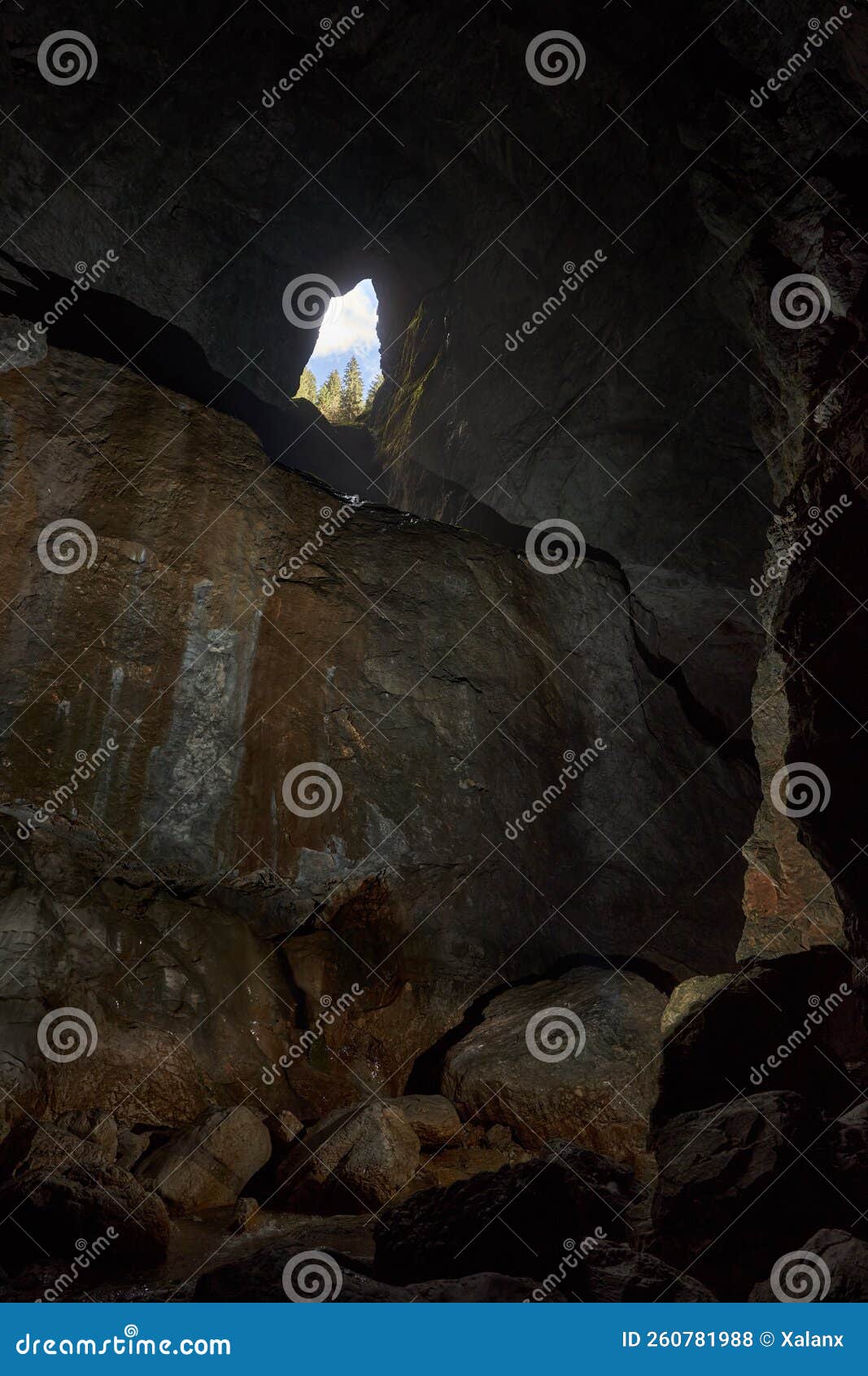 Underground River in a Cave Stock Photo - Image of karstology, moss ...