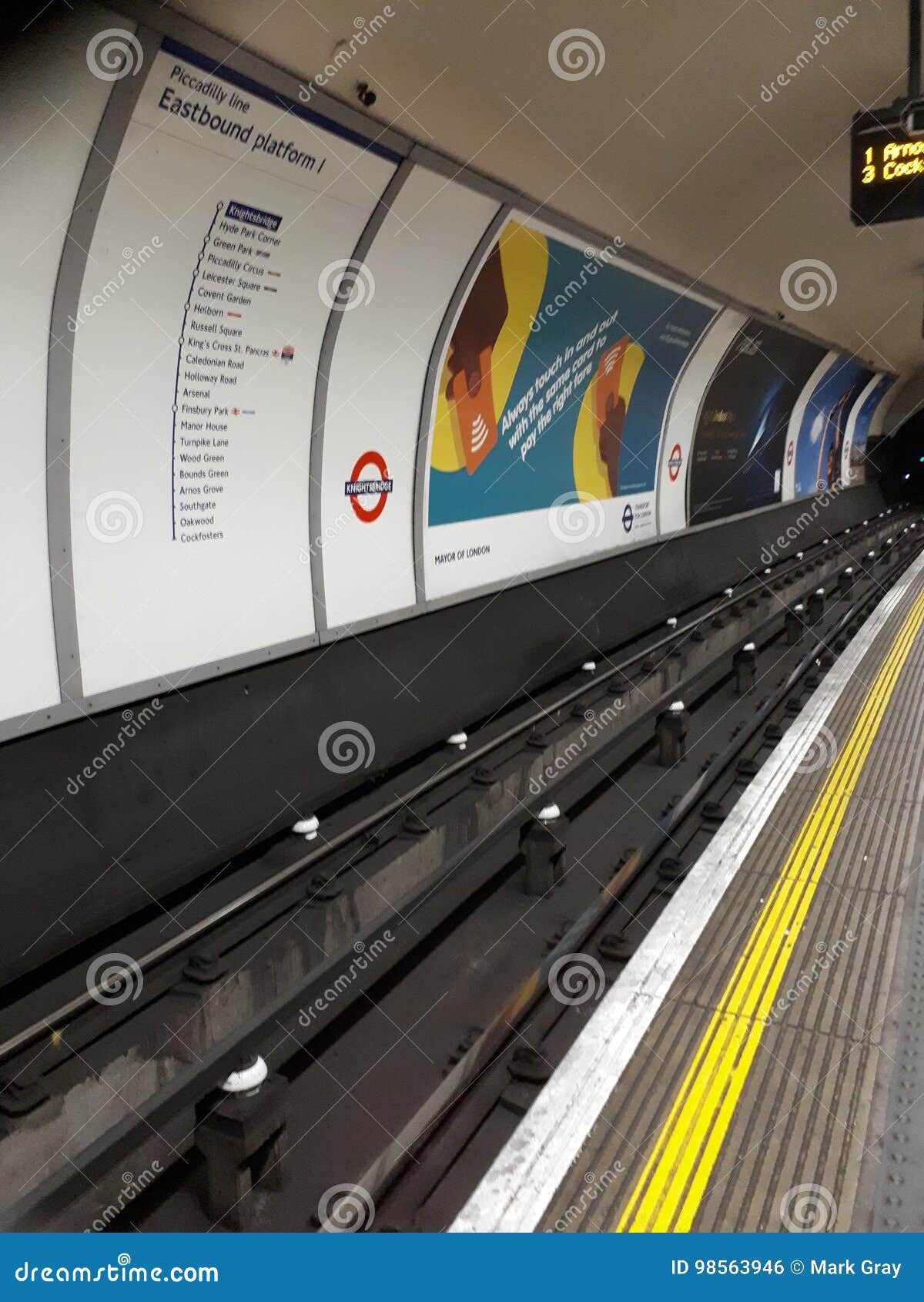 Underground Tracks editorial photo. Image of platform - 98563946