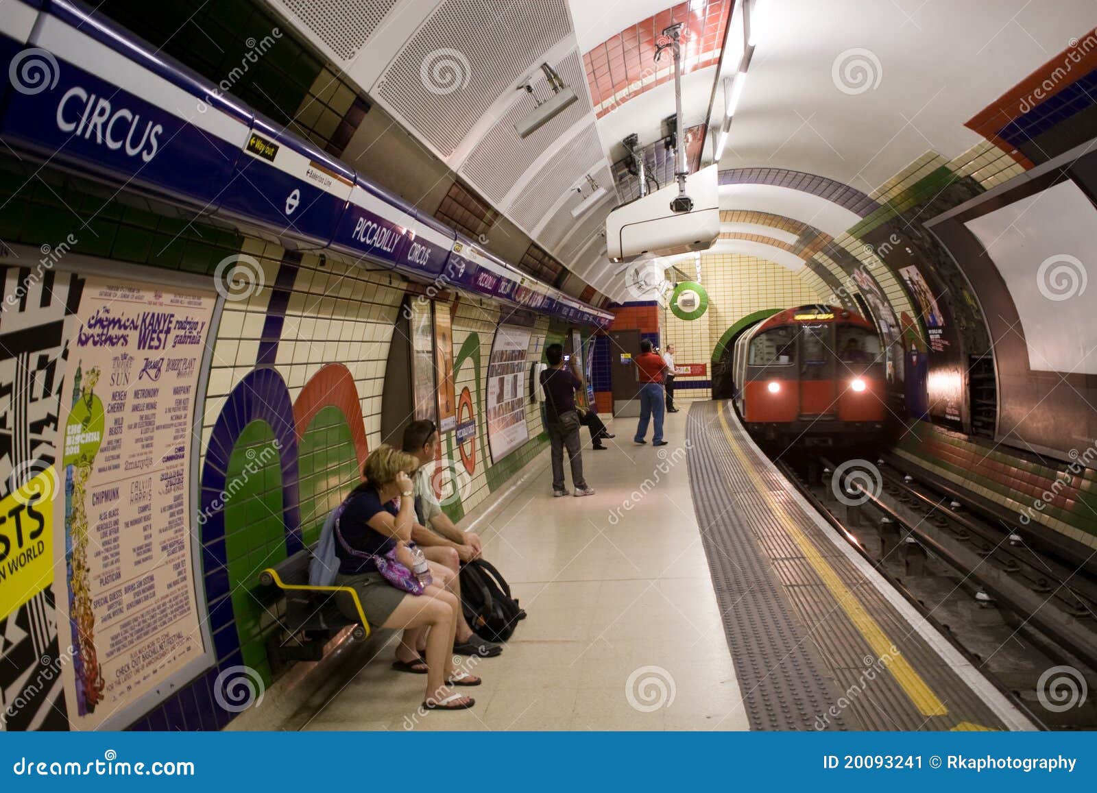 Underground Train Enters Regents Park Station Editorial Photo ...