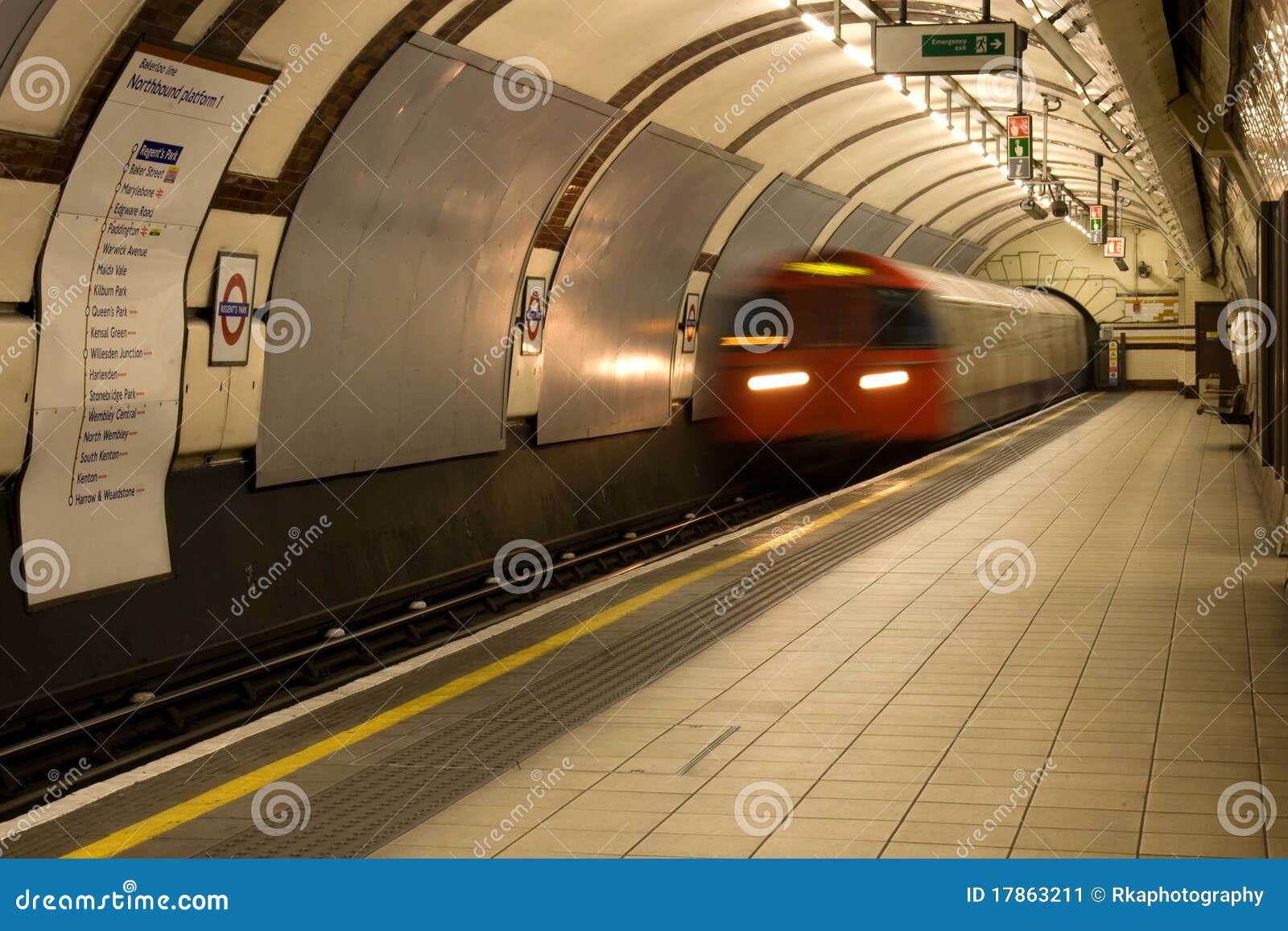 Underground Train Enters Regents Park Station Editorial Photo ...