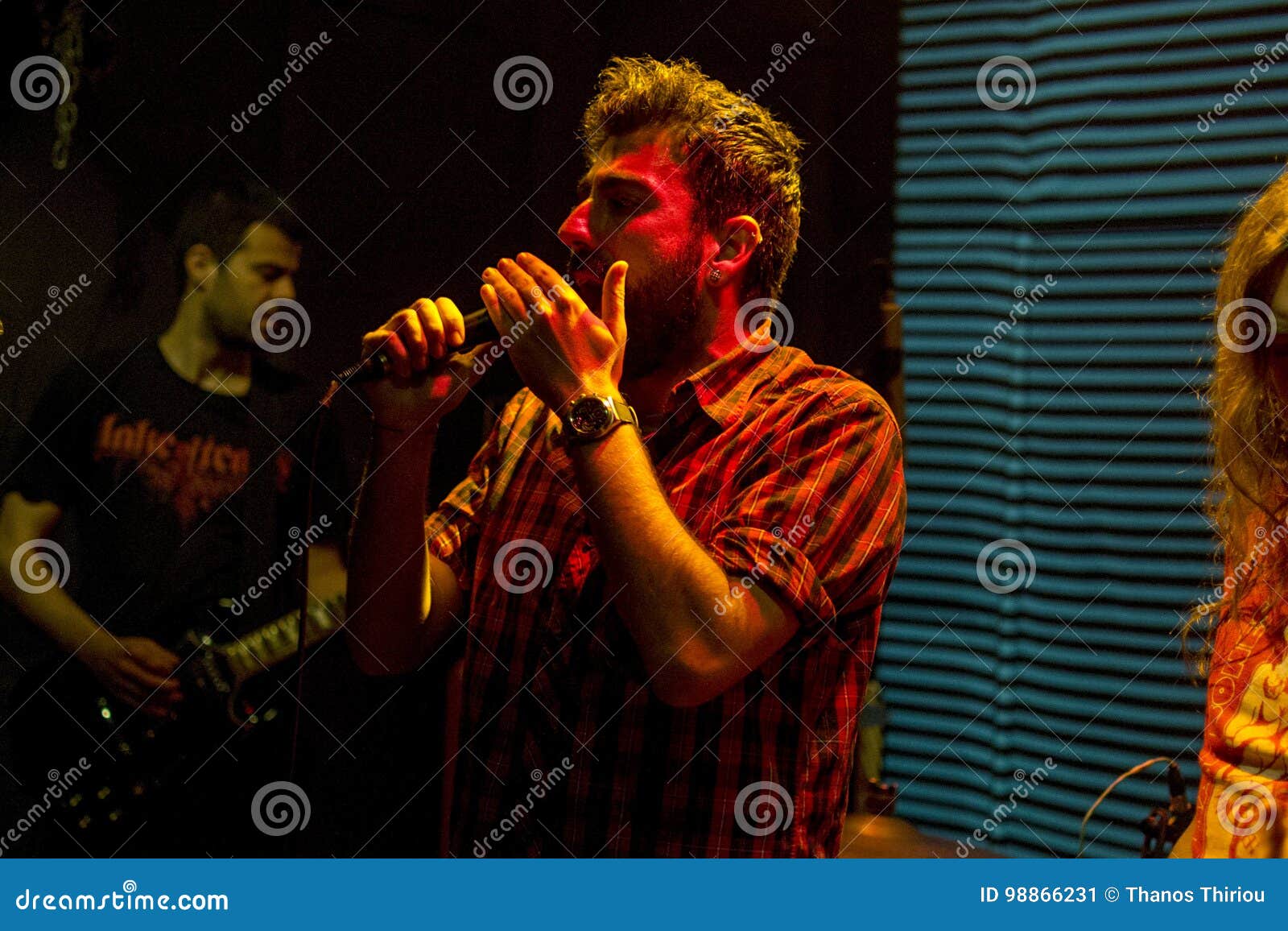 Punk tock band editorial photo. Image of microphone, musicians - 98866231