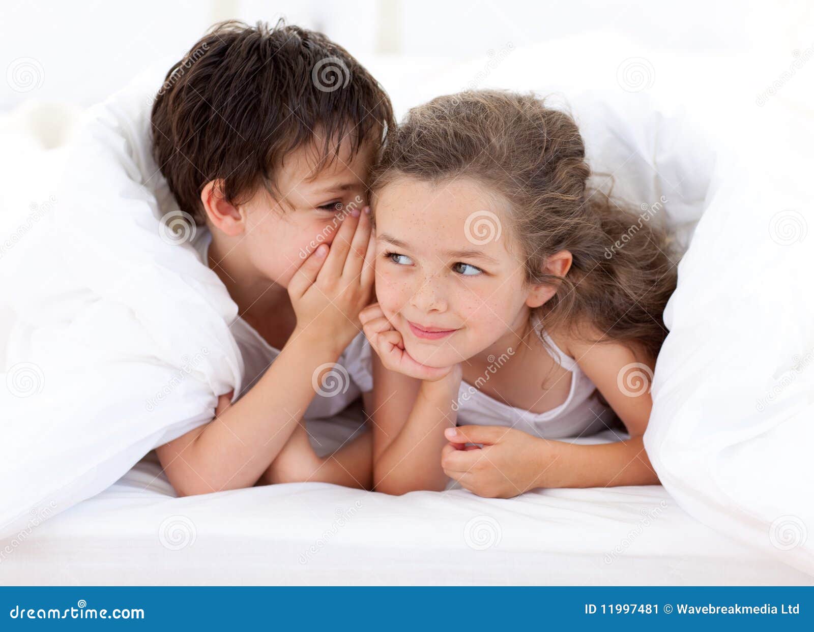 Underlagförälder Som Leker S-syskon Fotografering för Bildbyråer - Bild ...