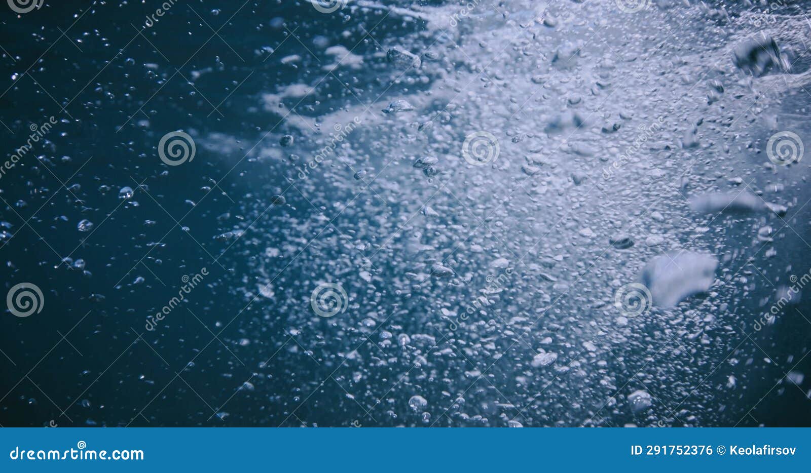 Underwater Texture in Transparent Ocean. Bubbles in Tropical Sea Stock ...