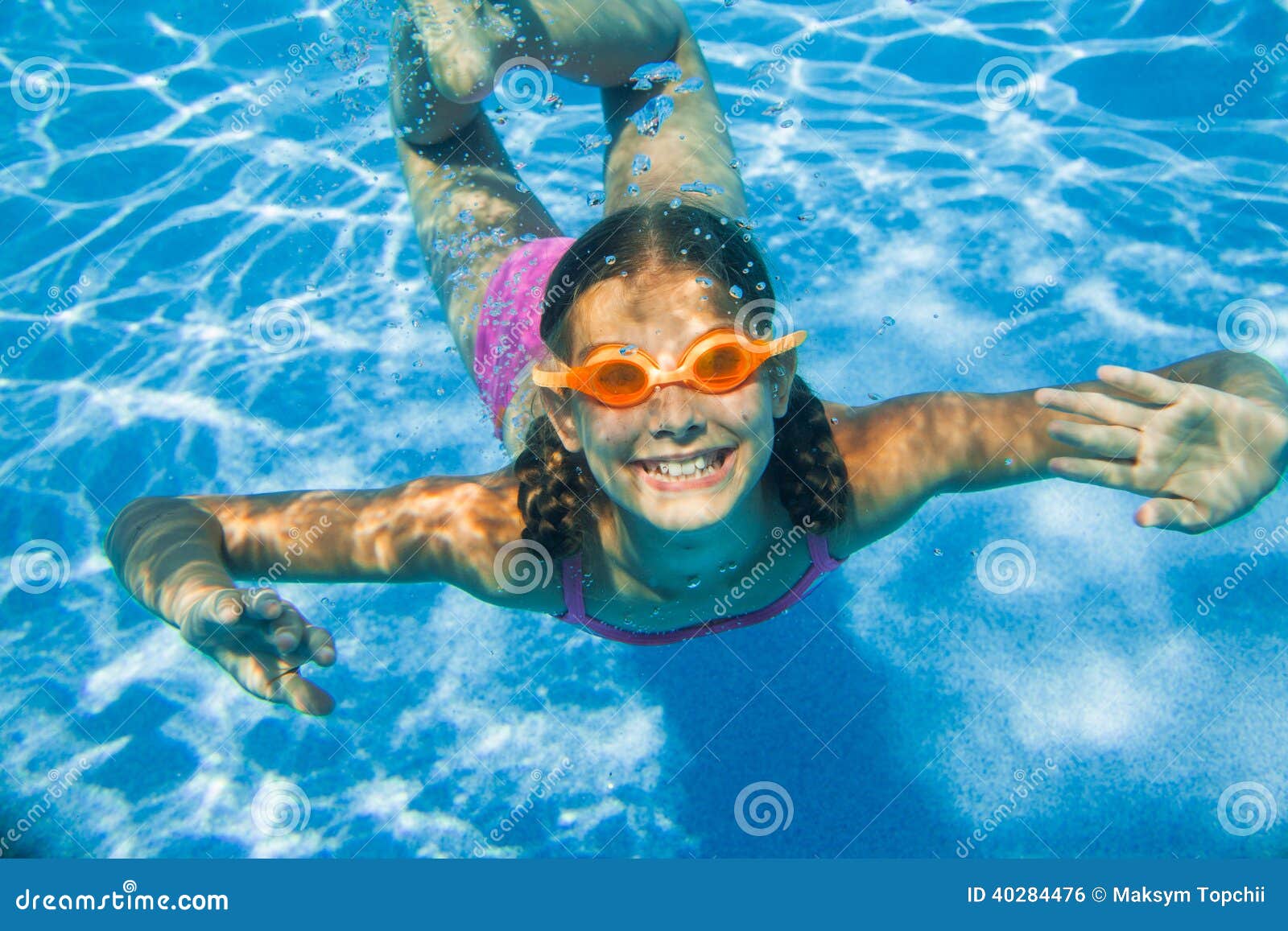 Underwater girl stock photo. Image of happiness, portrait - 40284476