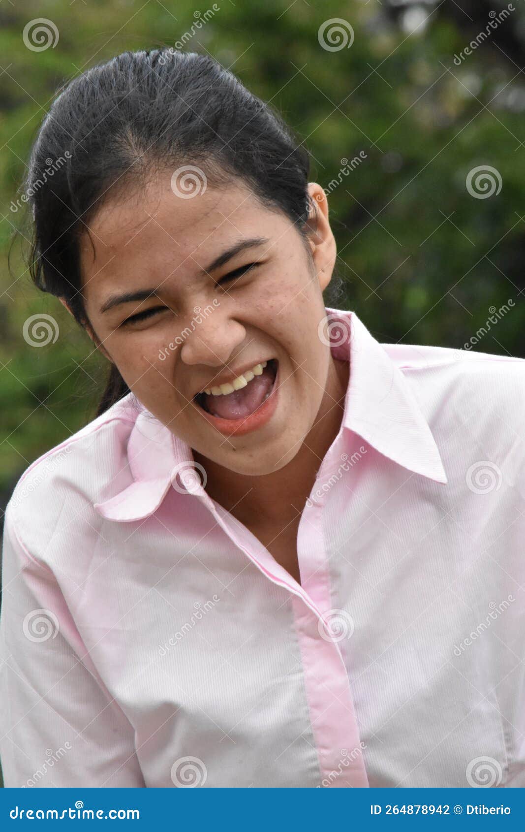 Une Adolescente Philippine Riant Portrait Photo Stock Image Du