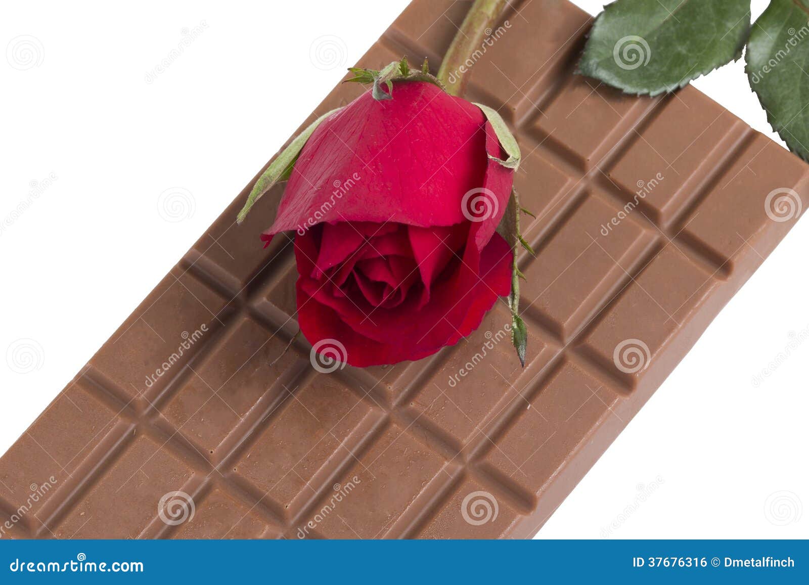 Une Barre De Chocolat Avec Une Fleur Rouge De Rose Photo stock - Image ...