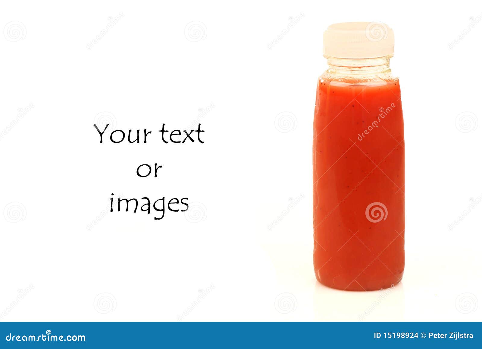 Une Bouteille De Jus De Fruit Frais Rouge Photo stock - Image du coloré ...