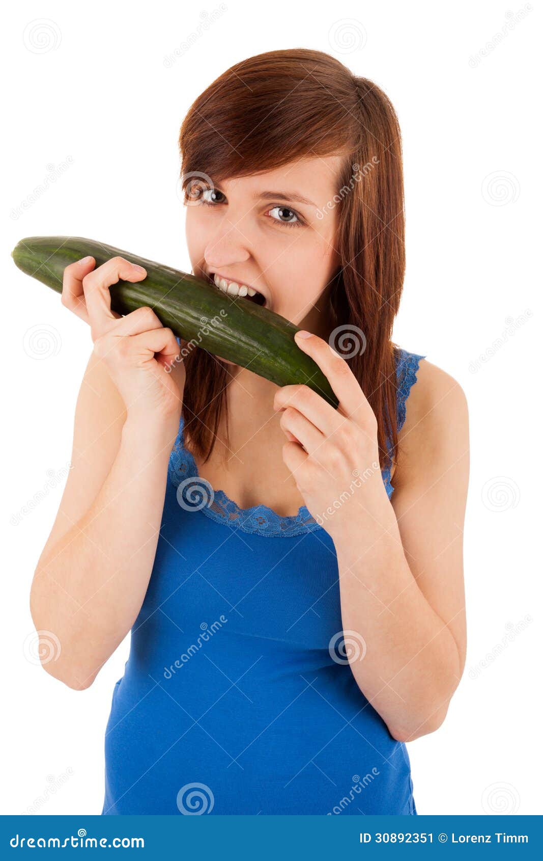 Une Femme Avec Un Concombre Dans Sa Main Image Stock Image Du Beauté