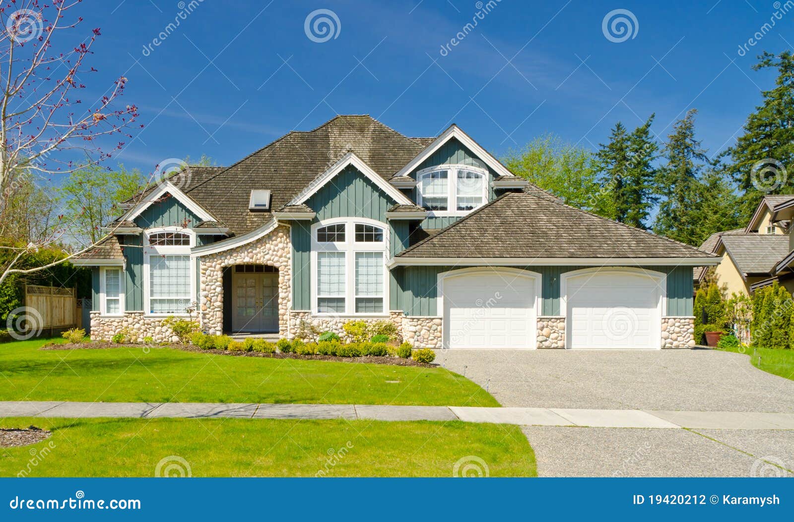 Une Grande Nouvelle Maison. Photo stock - Image du logement, patrimoine ...