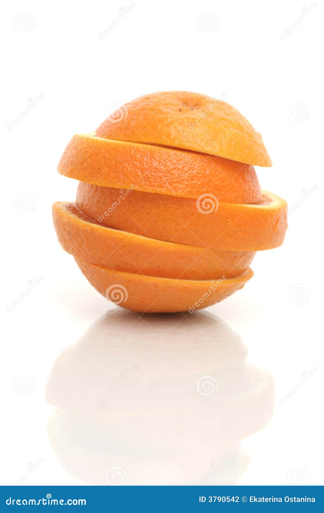 Une orange coupée photo stock. Image du juteux, mûr, durée - 3790542