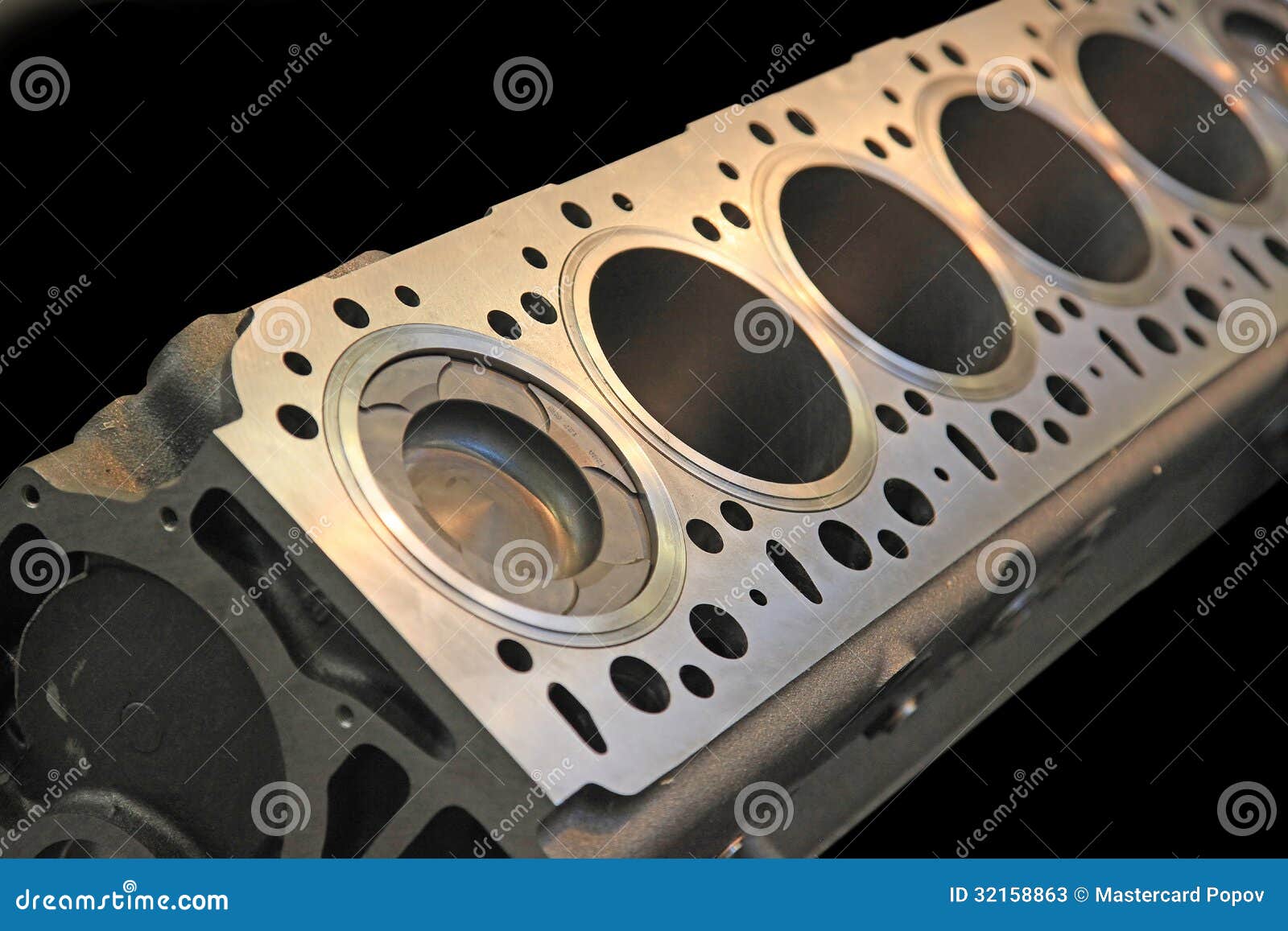 Une Partie De Moteur De Voiture Image stock - Image du partie, section ...