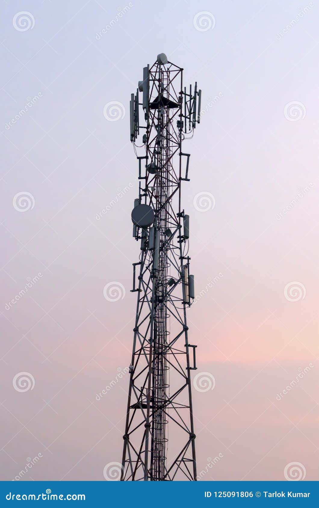 Une Tour De Télécommunication Photo éditorial - Image du transmission ...