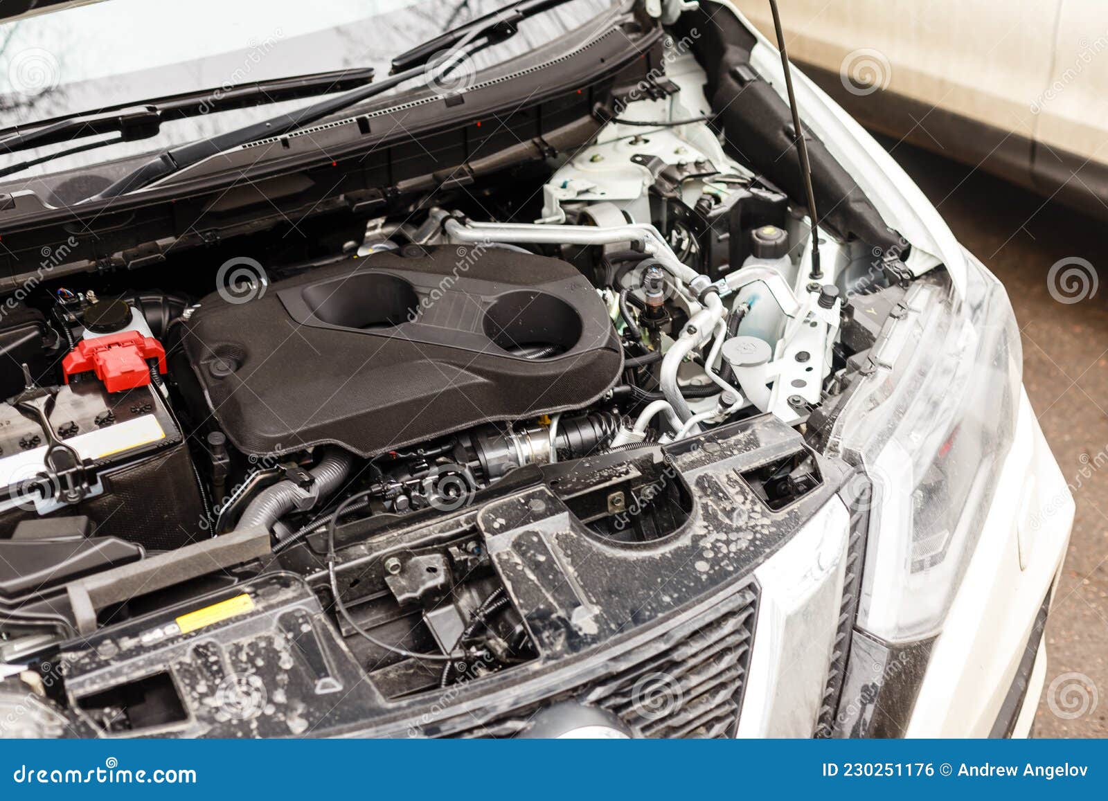 Une Voiture Avec Capot Ouvert En Service Photo stock - Image du voiture ...