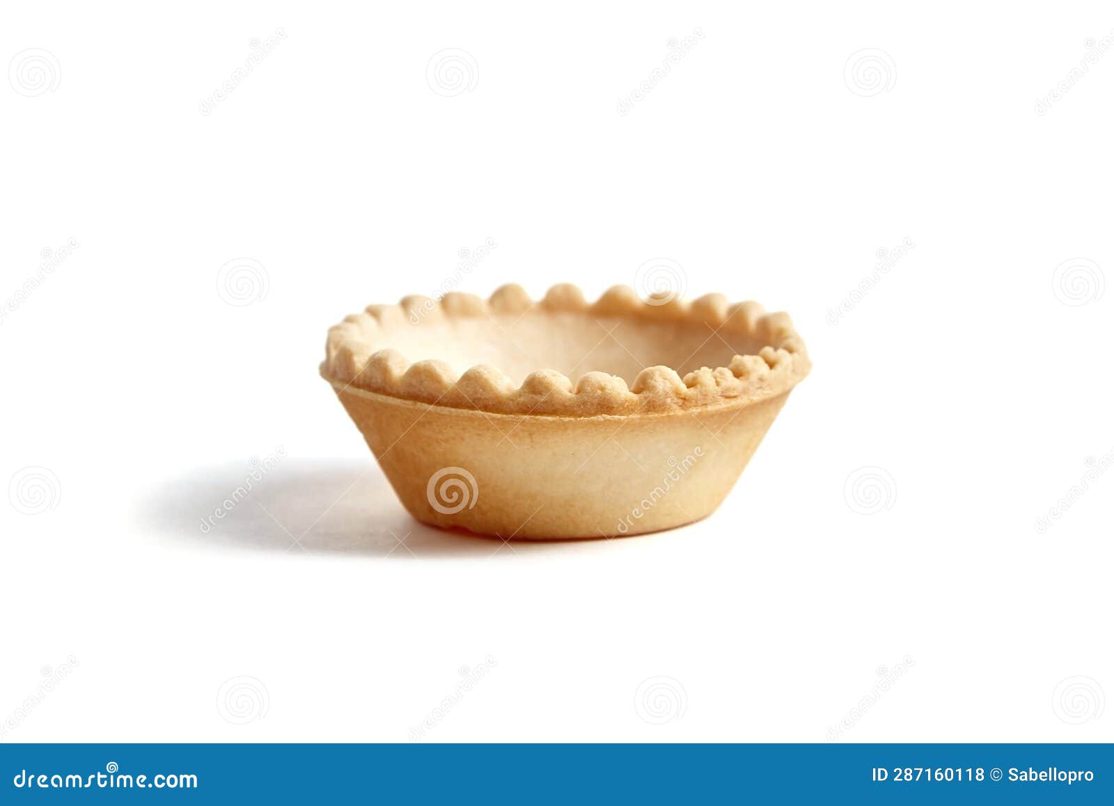 Unfilled Tartlet Shells Isolated On White Background. Seven Crispy Mini ...