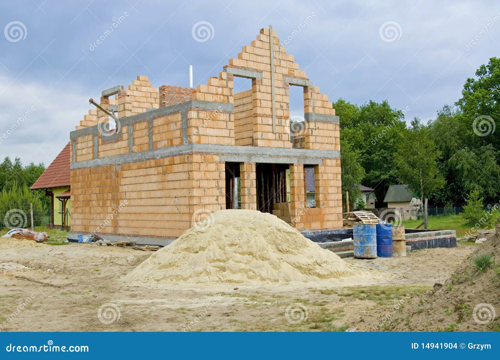 Unfinished house stock photo. Image of modern, real, build - 14941904