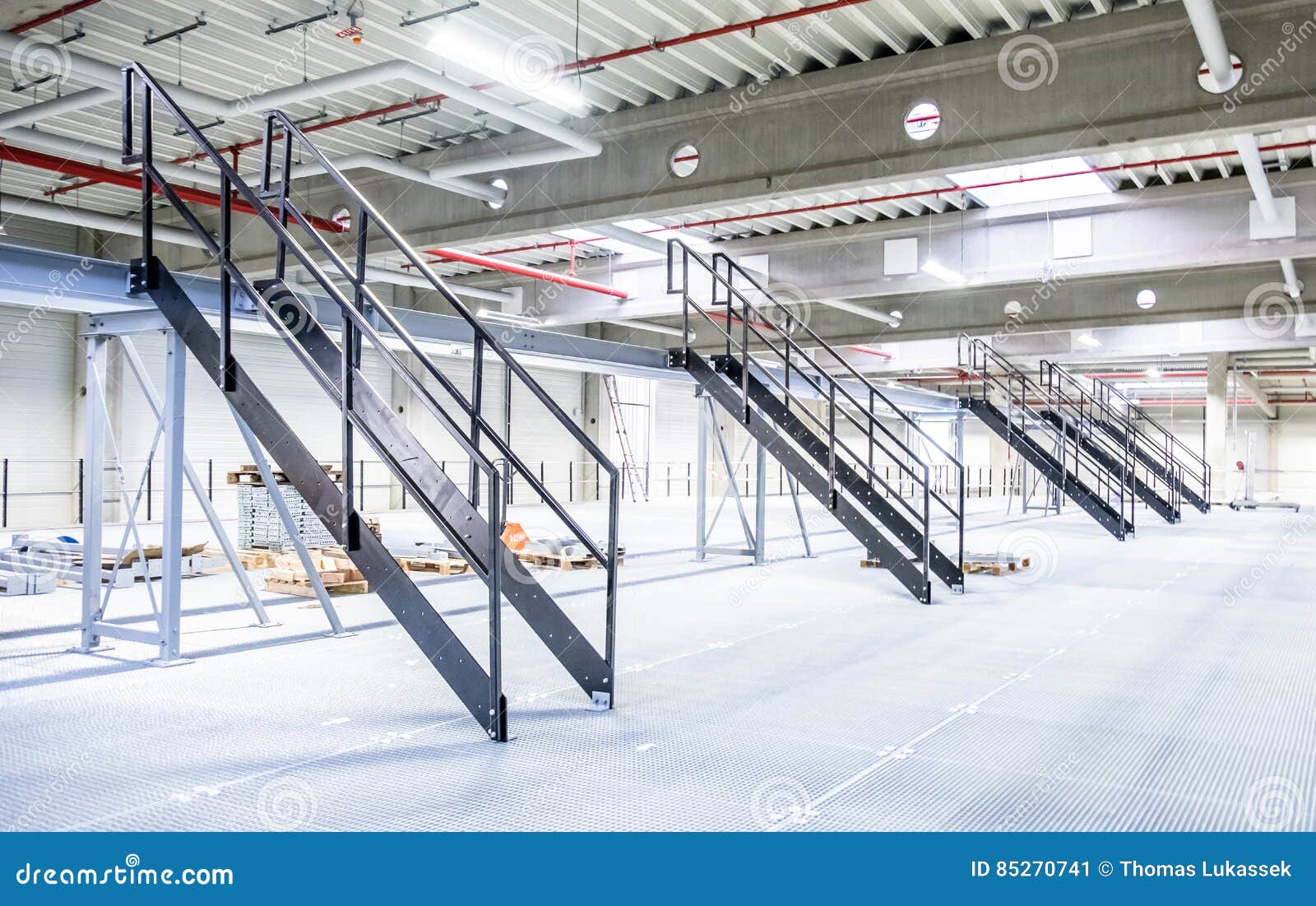 Stair Construction With Railing With High Resistance To Deformation ...