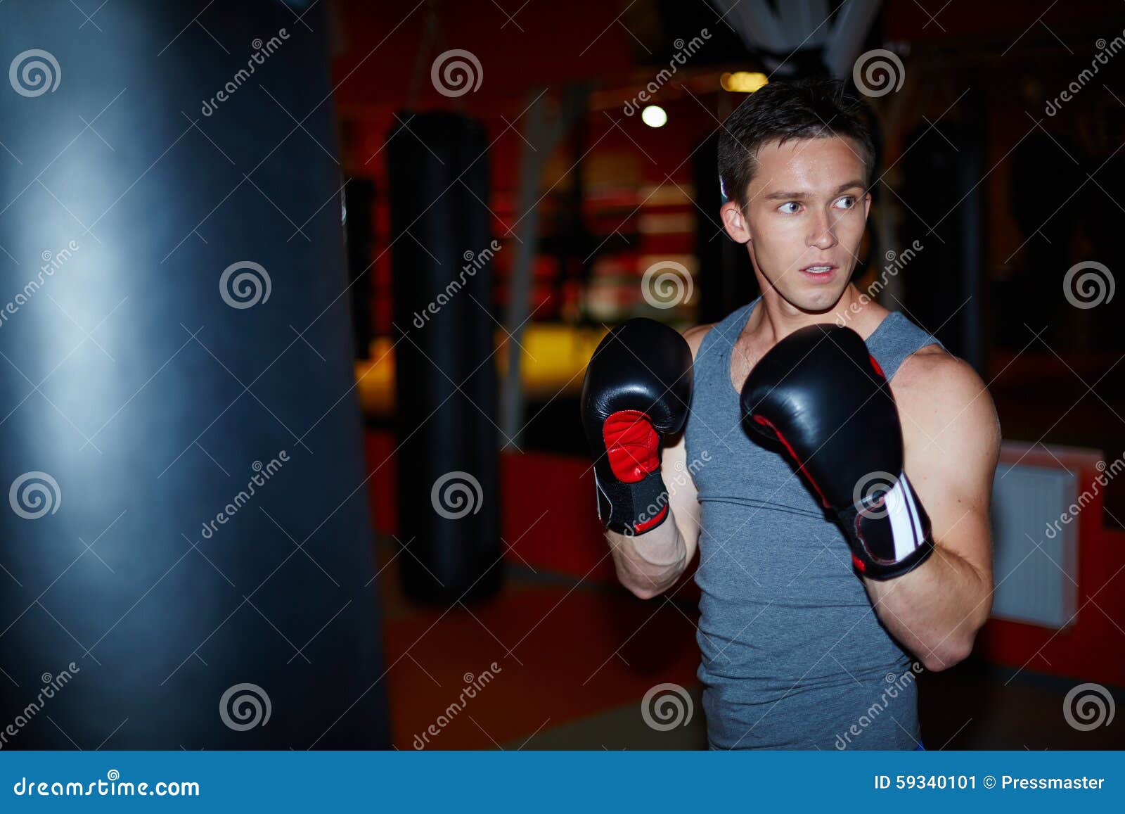Ung boxare fotografering för bildbyråer. Bild av athirst - 59340101