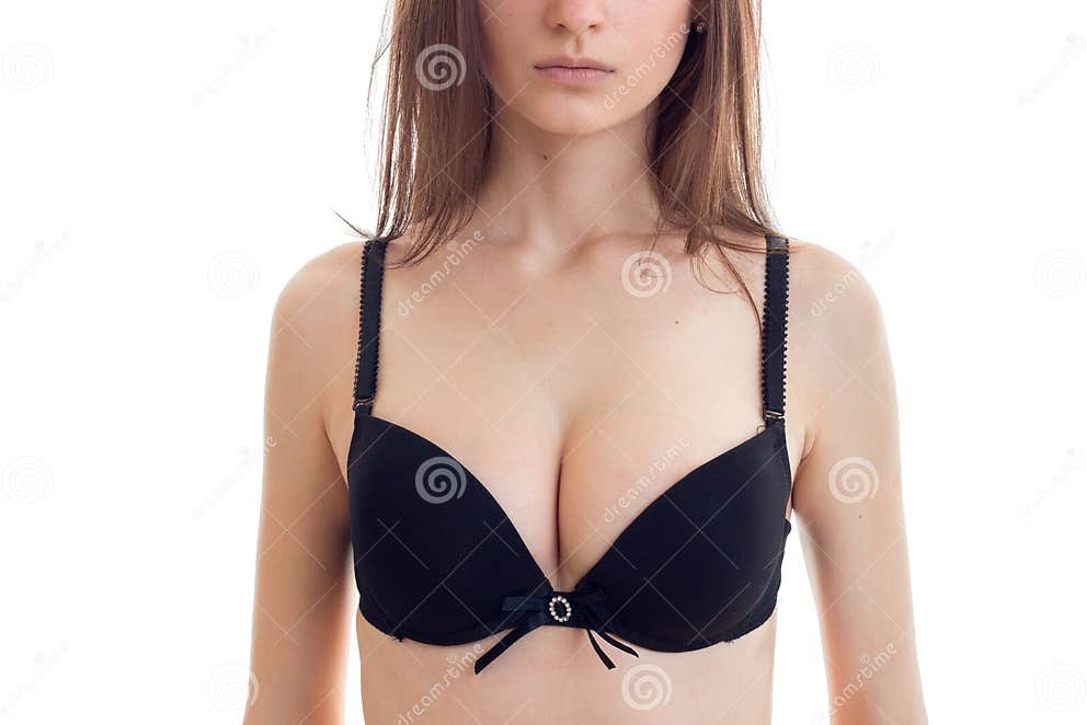 Ung Flicka Med Stora Sexuella Naturliga Bröst I Svart