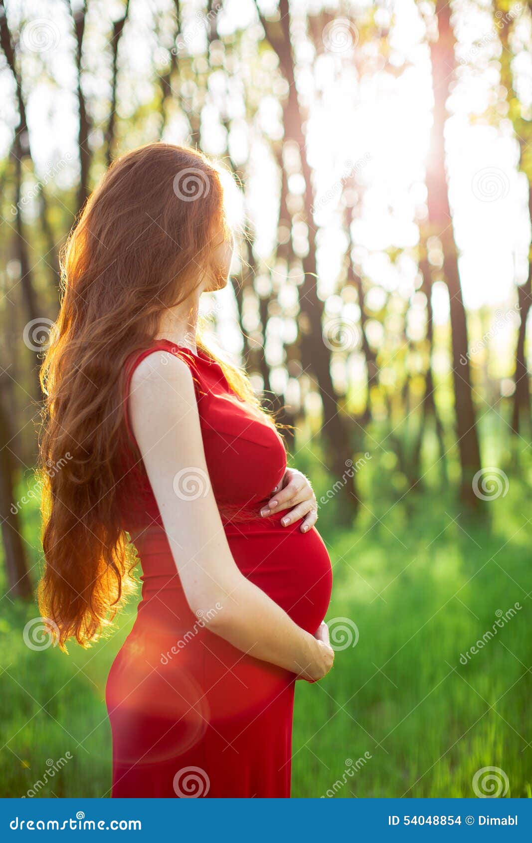 Ung Gravid Kvinna Som Kopplar Av Och Tycker Om Liv Arkivfoto - Bild av ... Ung Gravid Kvinna Som Kopplar Av Och Tycker Om Liv Arkivfoto - Bild av ...