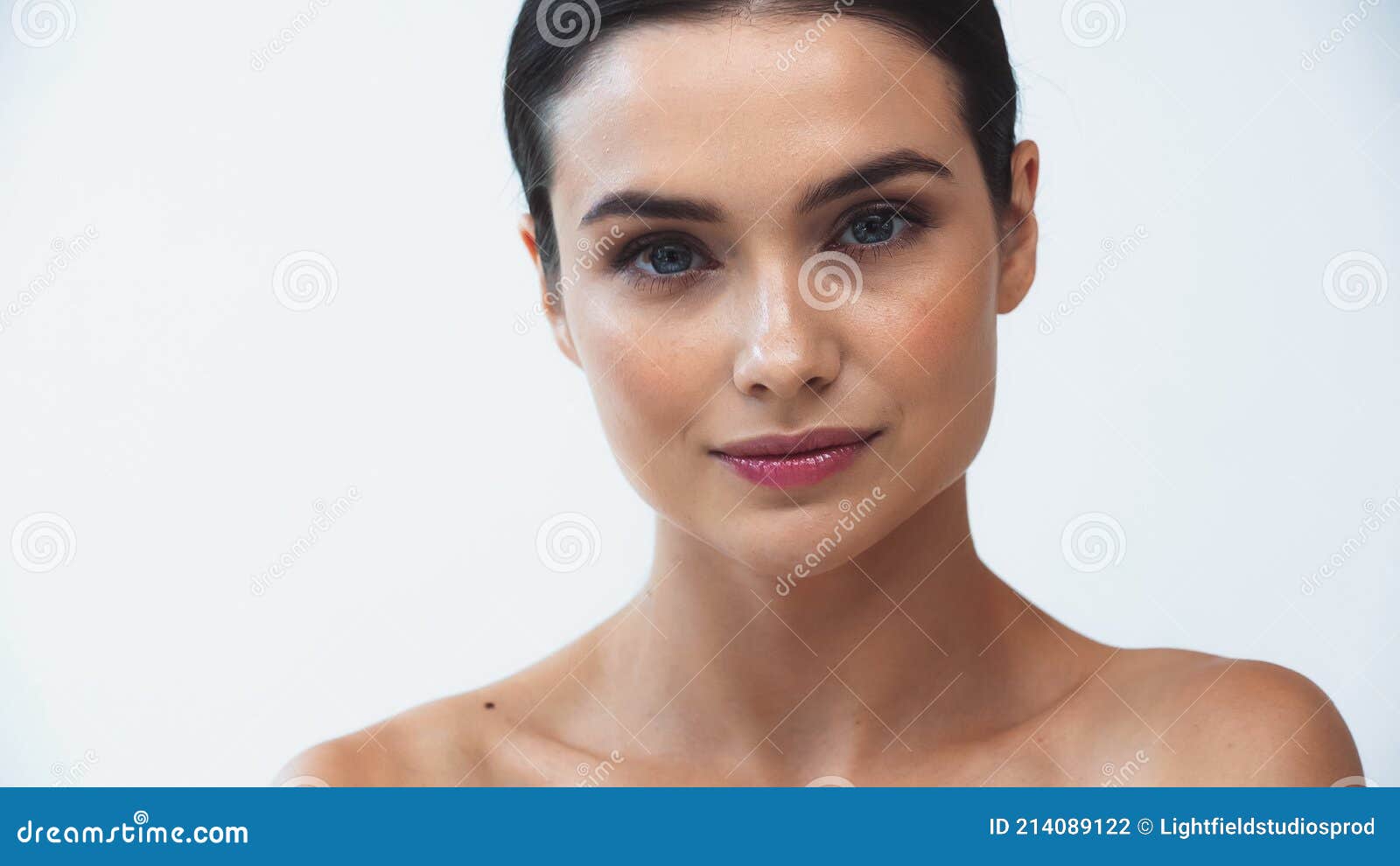 Unga Kvinnor Med Nakna Axlar Och Arkivfoto Bild Av Modell Vitt