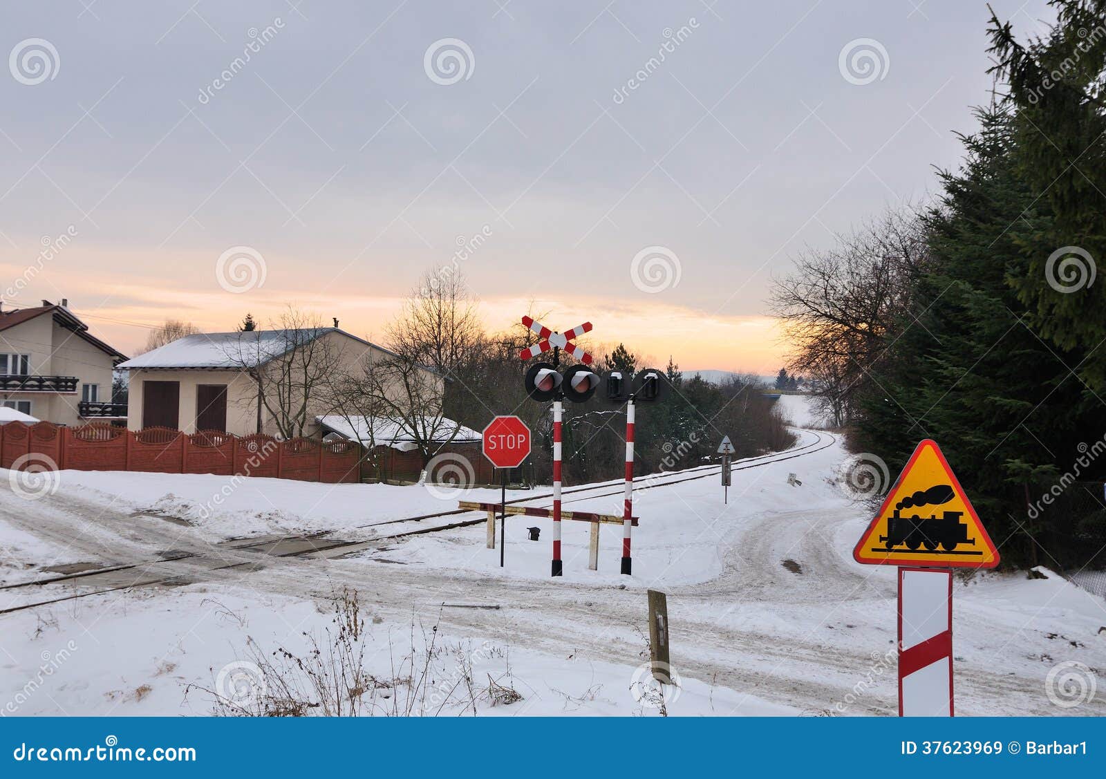 116 Unguarded Railway Crossing Stock Photos - Free & Royalty-Free Stock ...